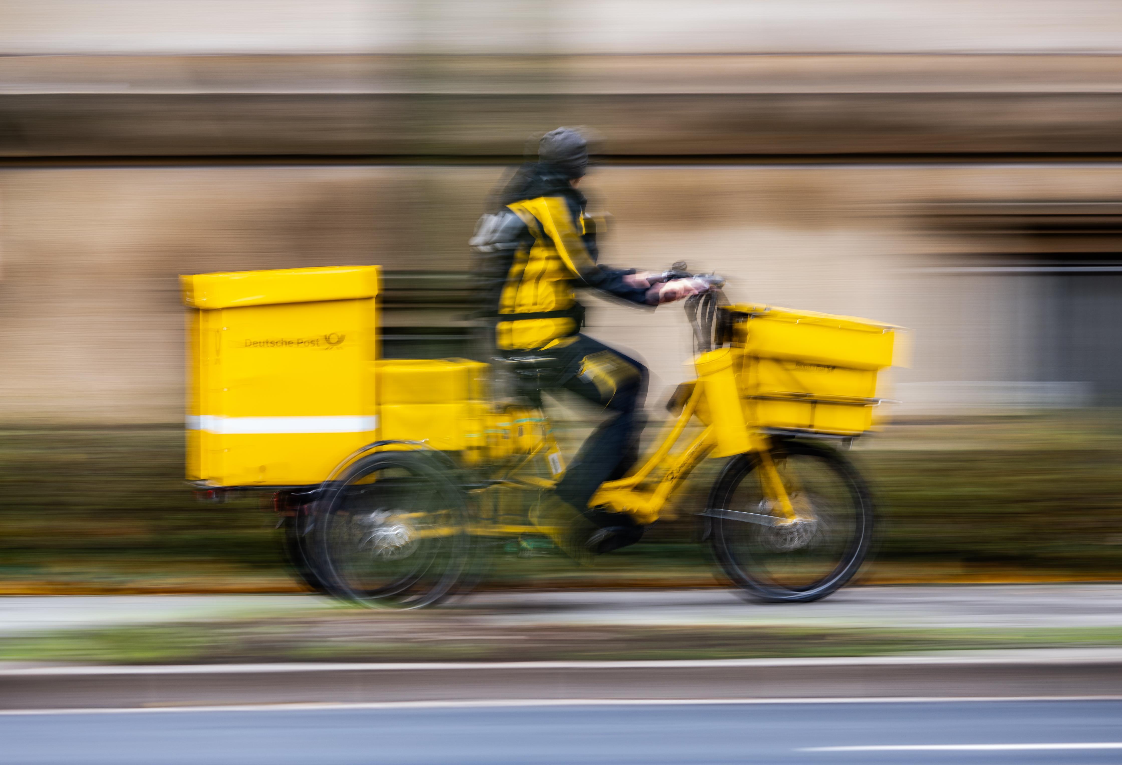 Brisante Beobachtung: Warum die Polizei einen bayerischen Postboten jagt