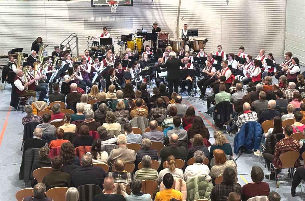 Danubia bis Sexbomb: Kreisorchester beschert ein musikalisches Feuerwerk zum Tourneefinale