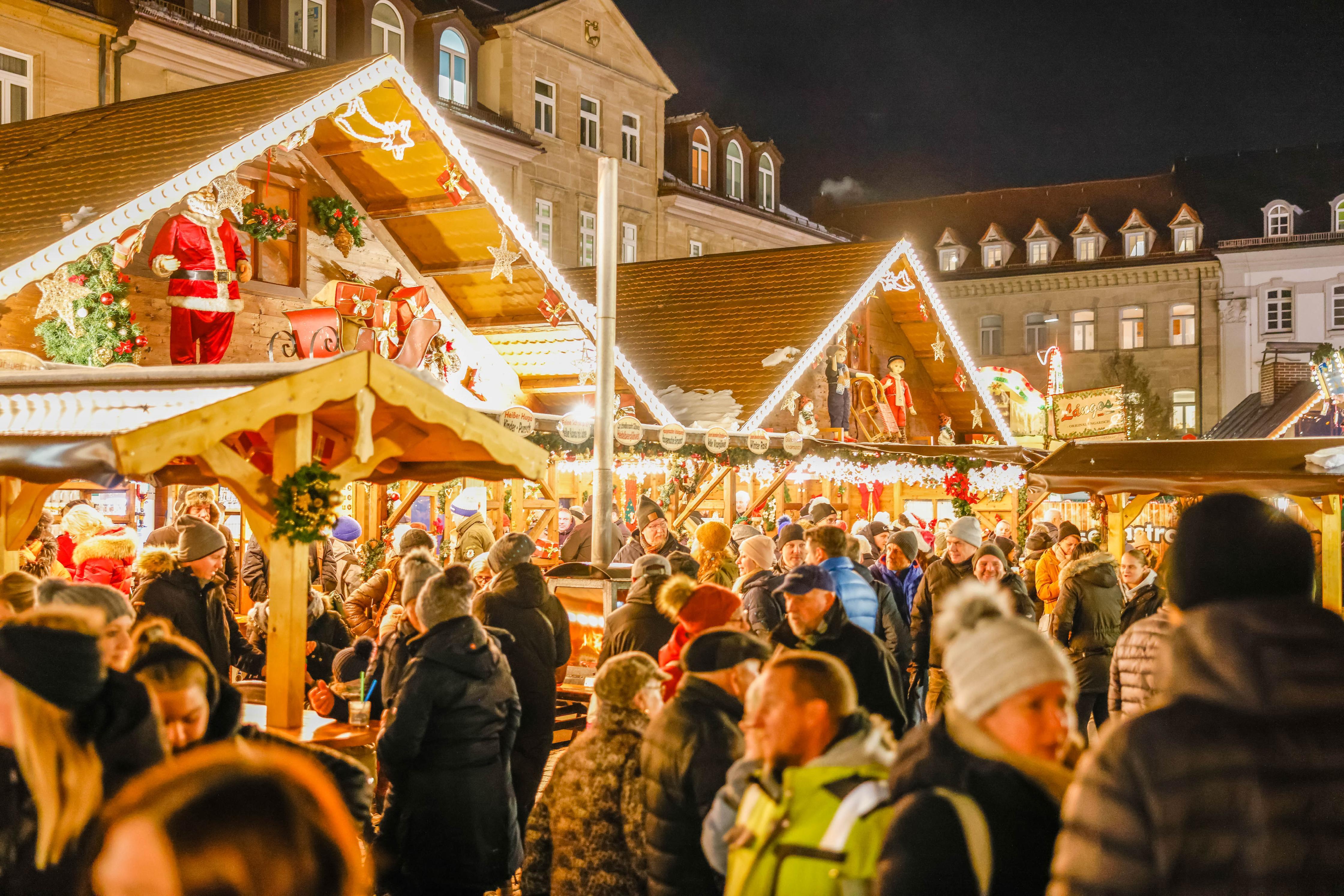 Lokomotive, Pyramide, Lichtermeer: Das Zentrum von Fürth leuchtet wie ...