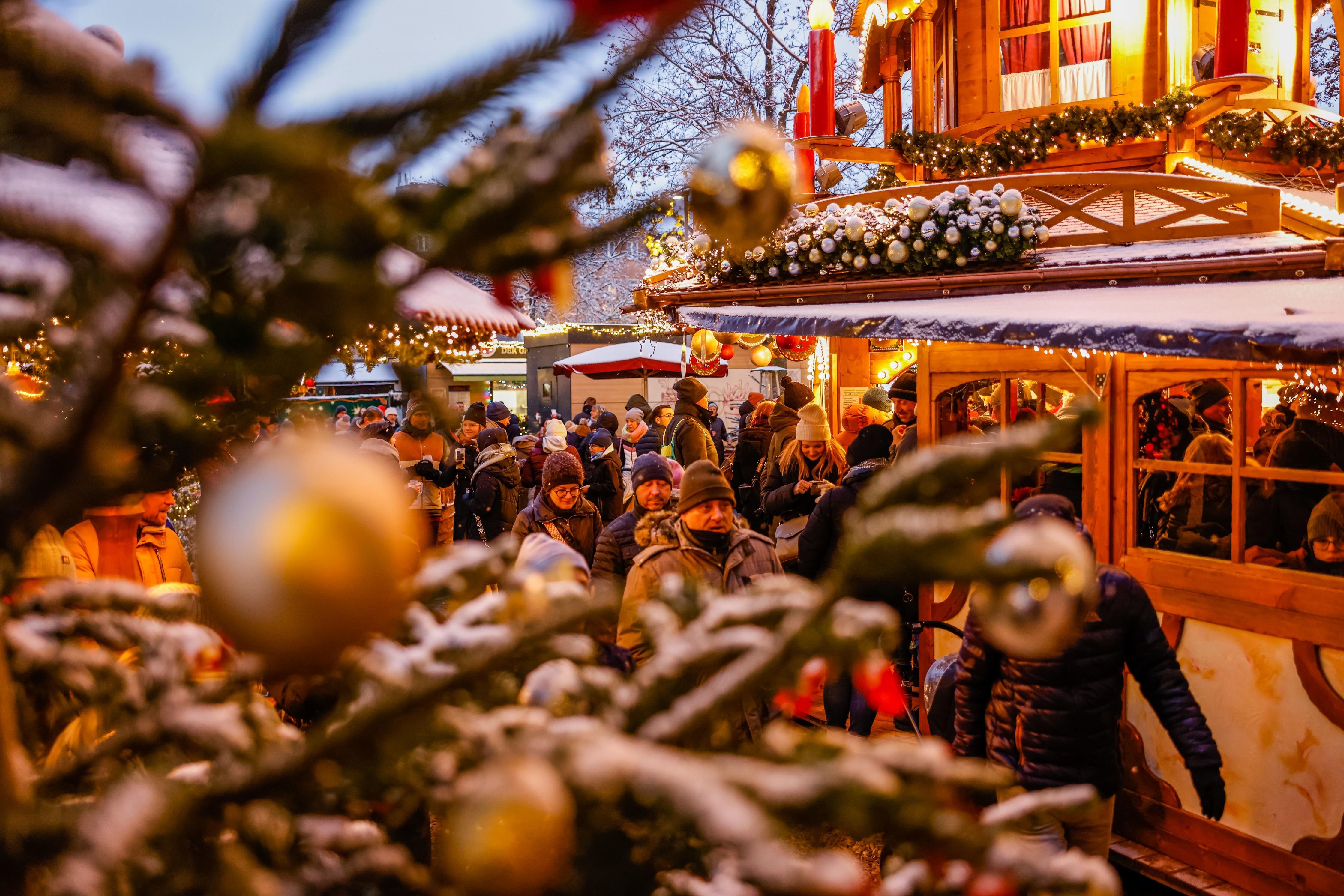 Lokomotive, Pyramide, Lichtermeer: Das Zentrum von Fürth leuchtet wie ...