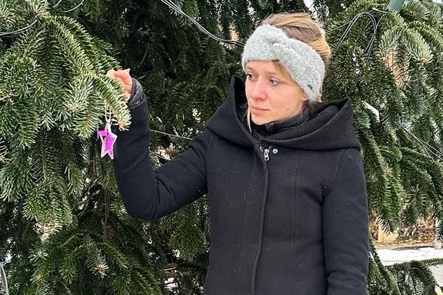 Besondere Andacht: Sterne am Weihnachtsbaum der Erinnerung