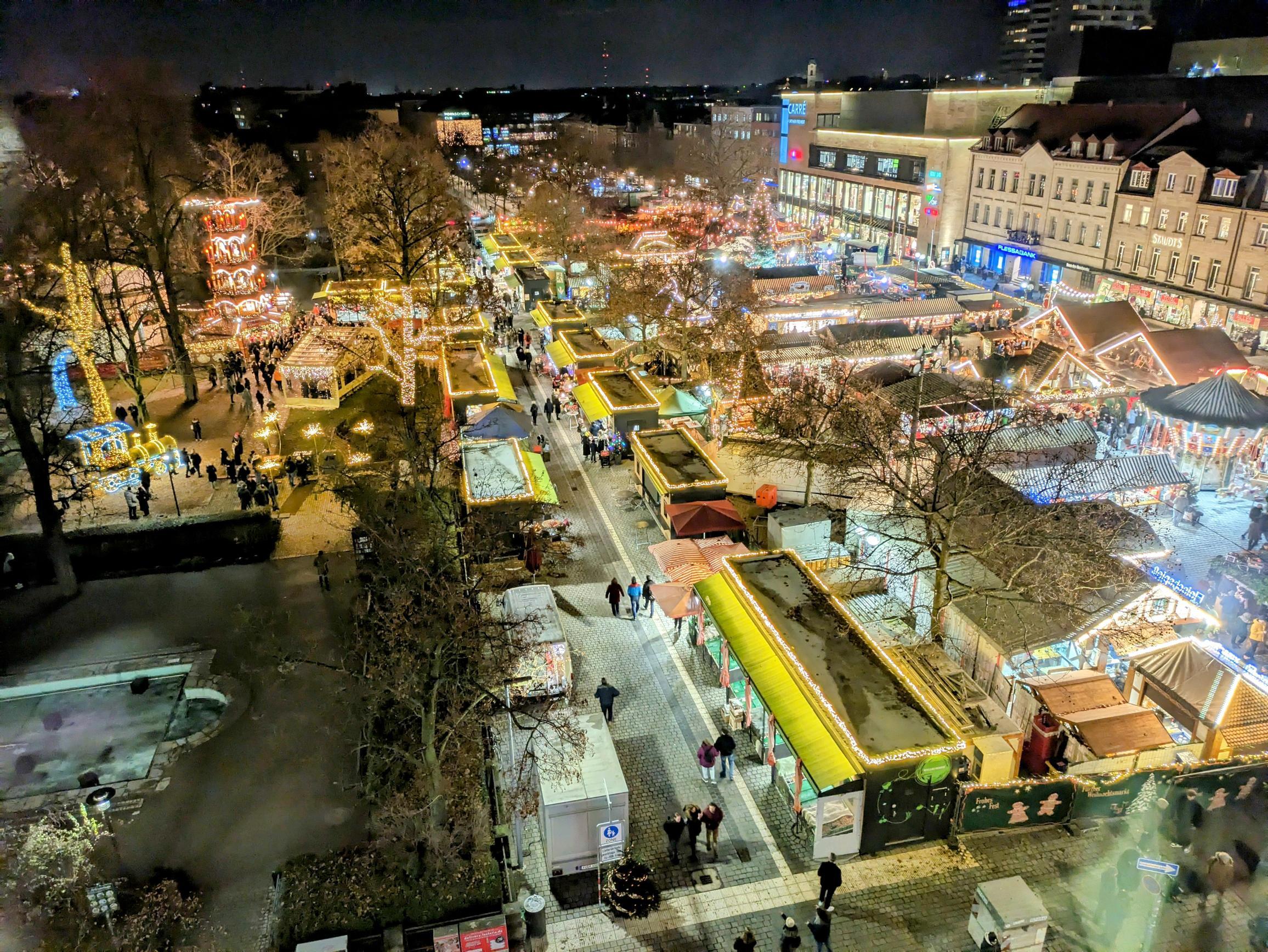 Lokomotive, Pyramide, Lichtermeer: Das Zentrum von Fürth leuchtet wie ...