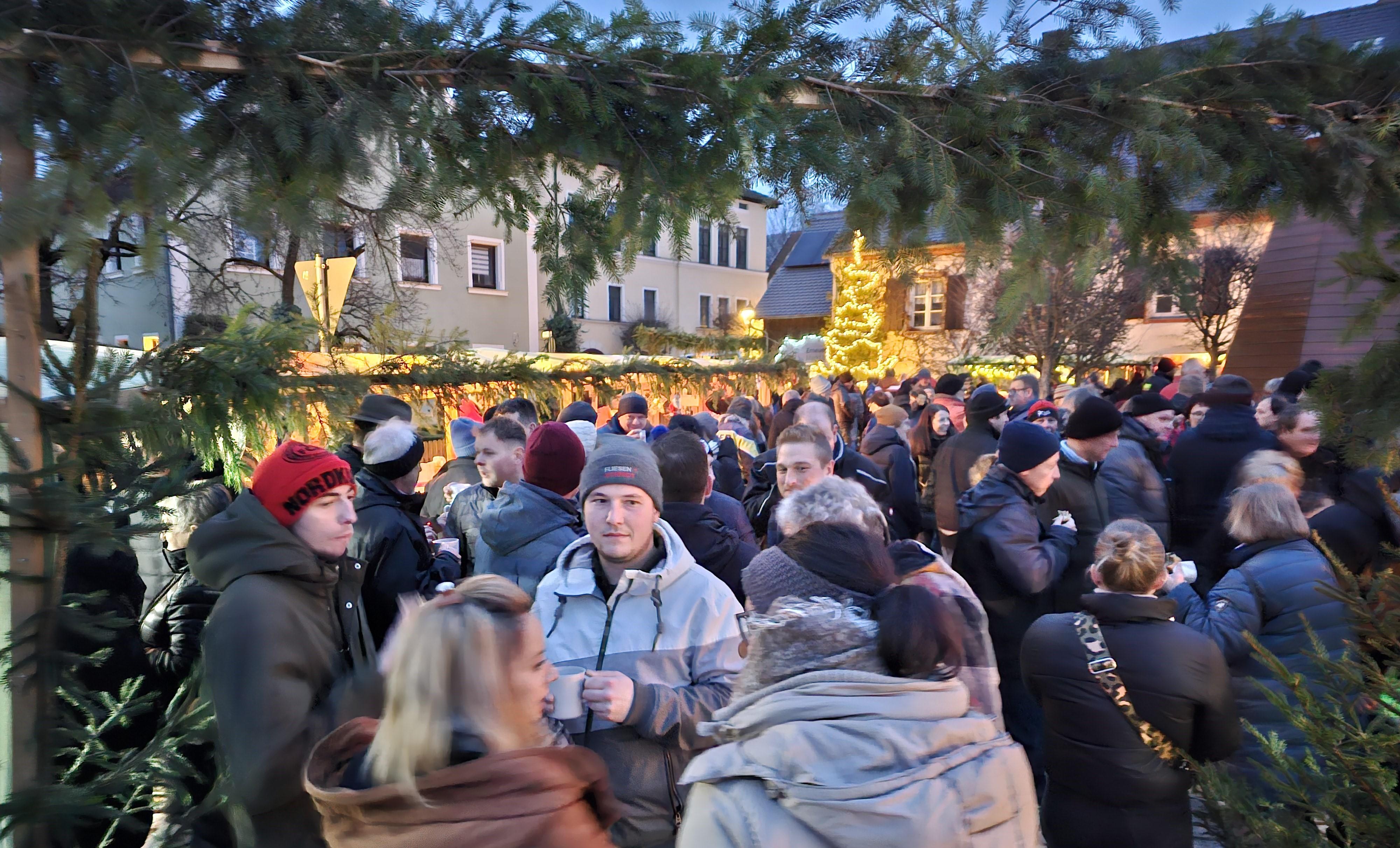 Weihnachtsmarkt in Markt Berolzheim: Besucher ergattern ...