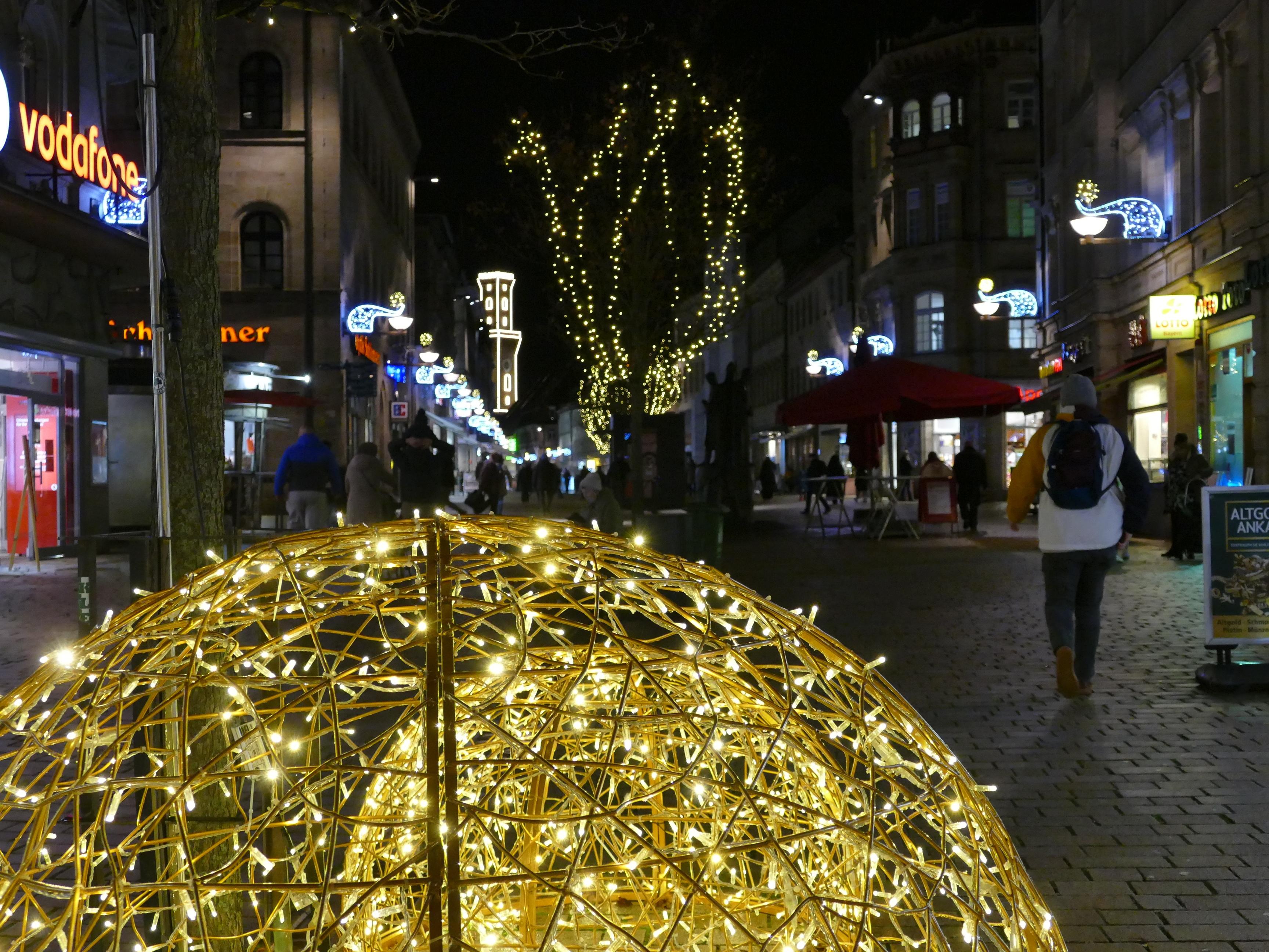 Lokomotive, Pyramide, Lichtermeer: Das Zentrum von Fürth leuchtet wie ...