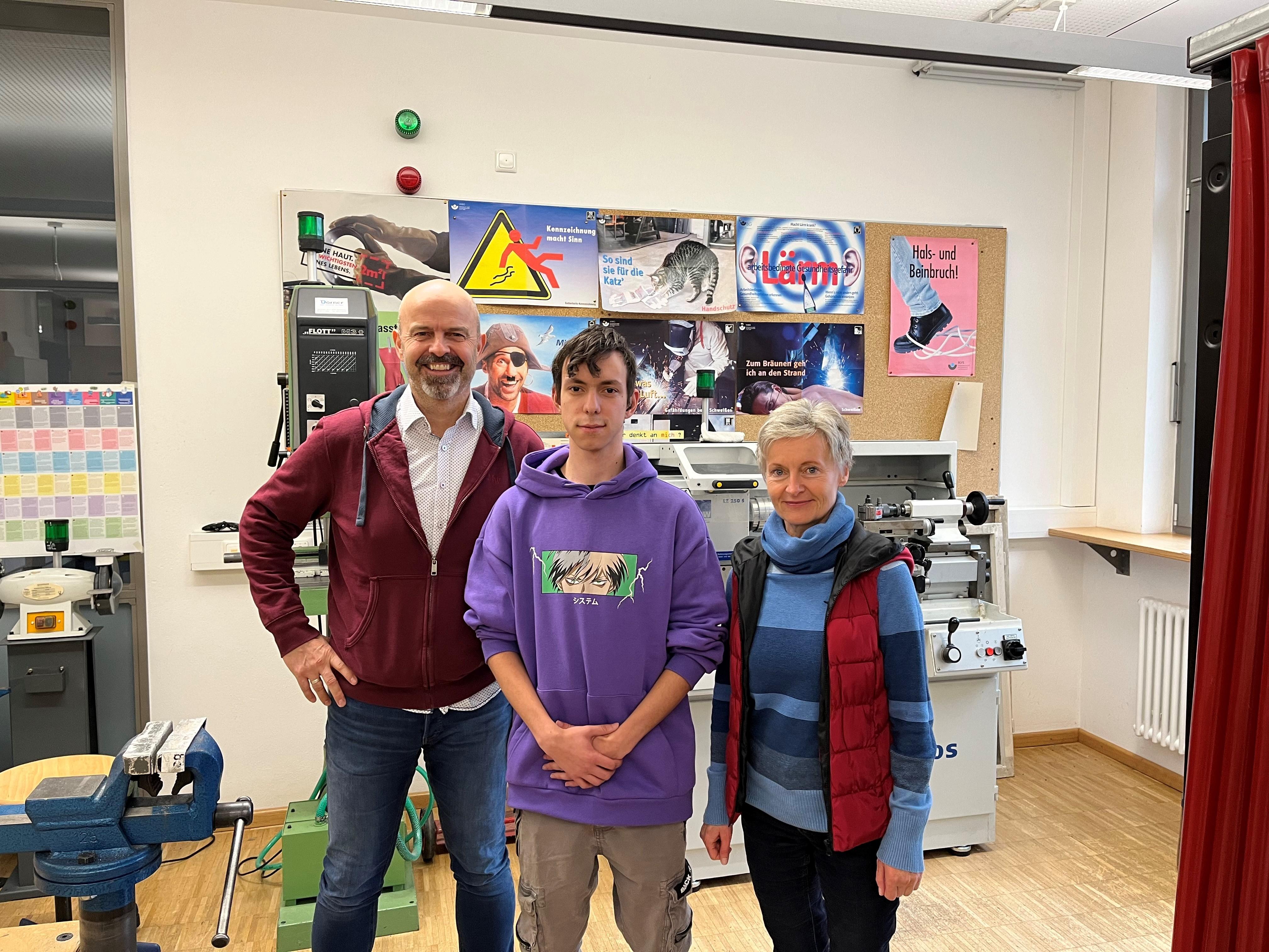 Traumberuf für Tim: Schwerhöriger Schüler findet mit Rother ...