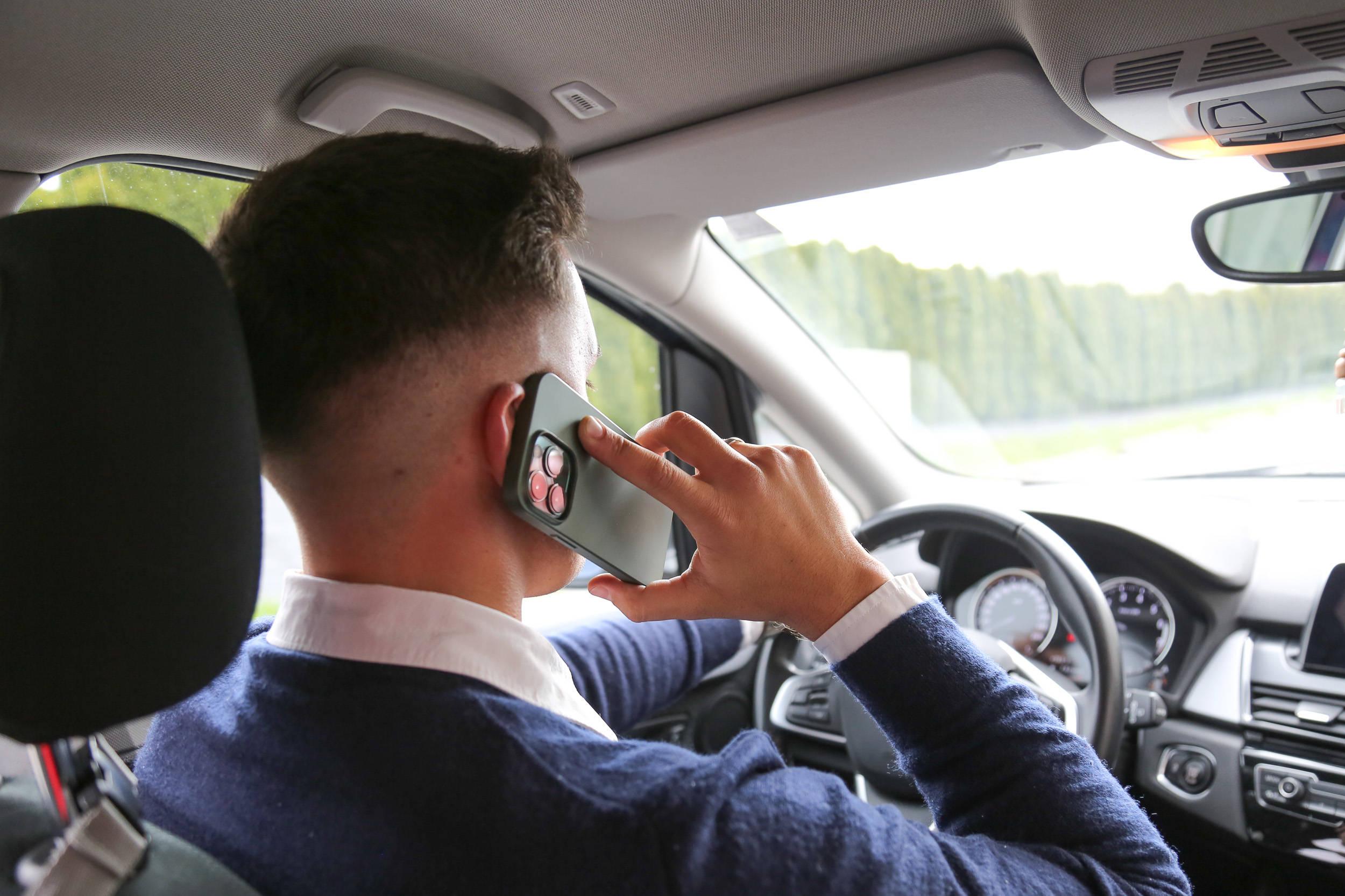 Handy-Blitzer überzeugt ein Bundesland: Monocam gegen Smartphone im Auto