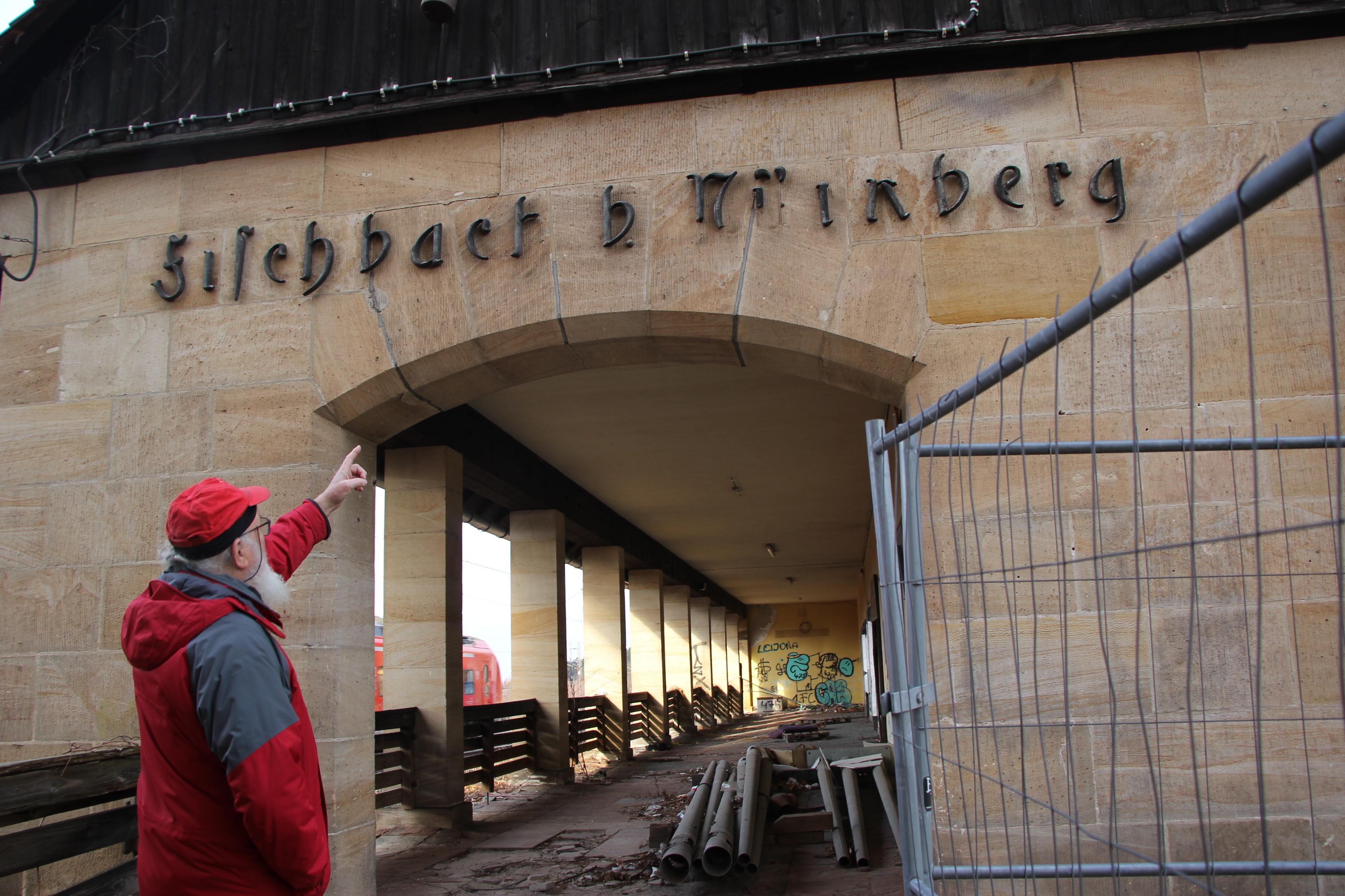 Bahnhof Fischbach: Deutsche Bahn lehnt Kauf des Gebäudes von Streubräu ab