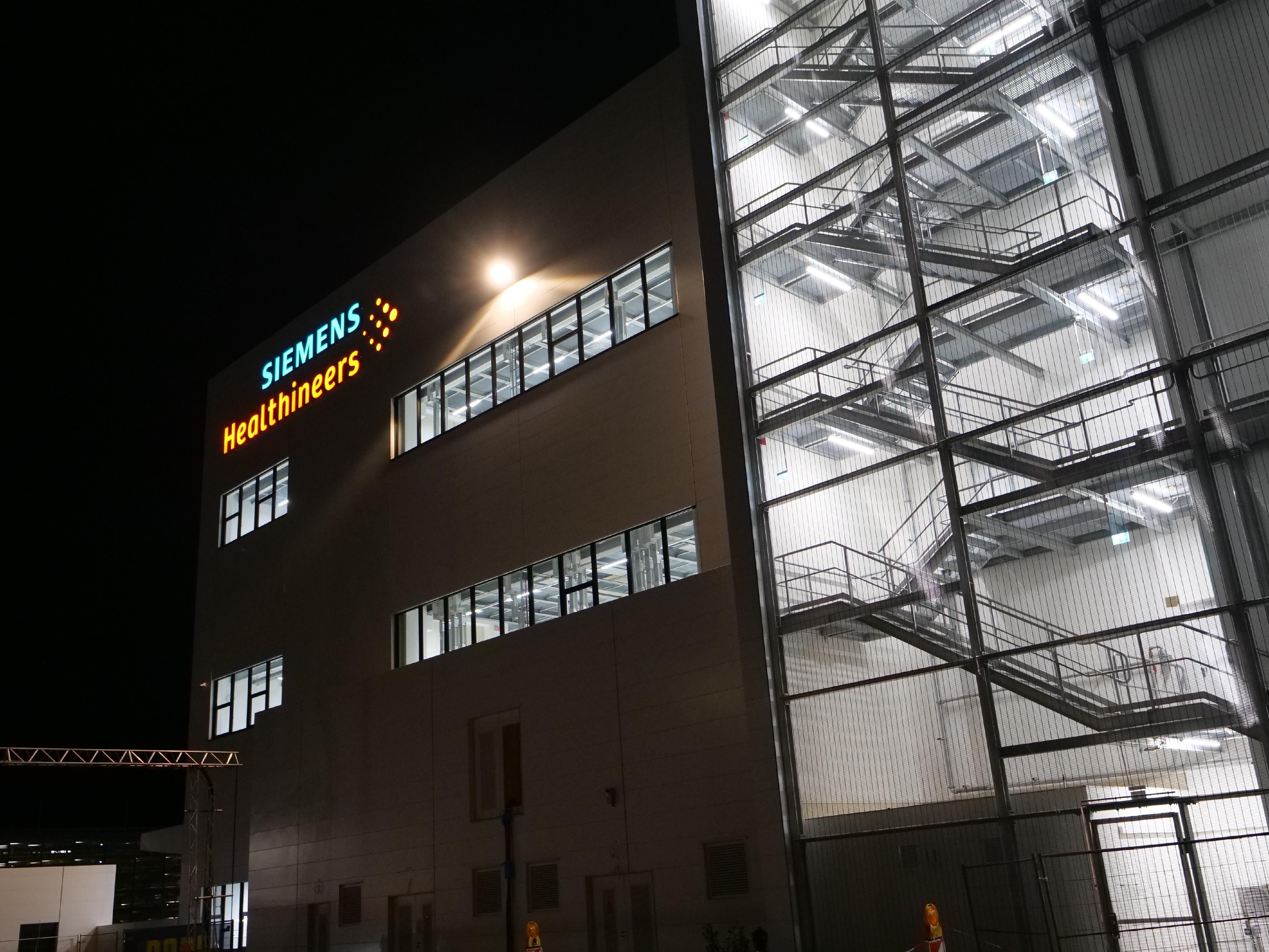 Neues Siemens-Gebäude in Forchheim: Wie passt die Dauer-Beleuchtung zum ...