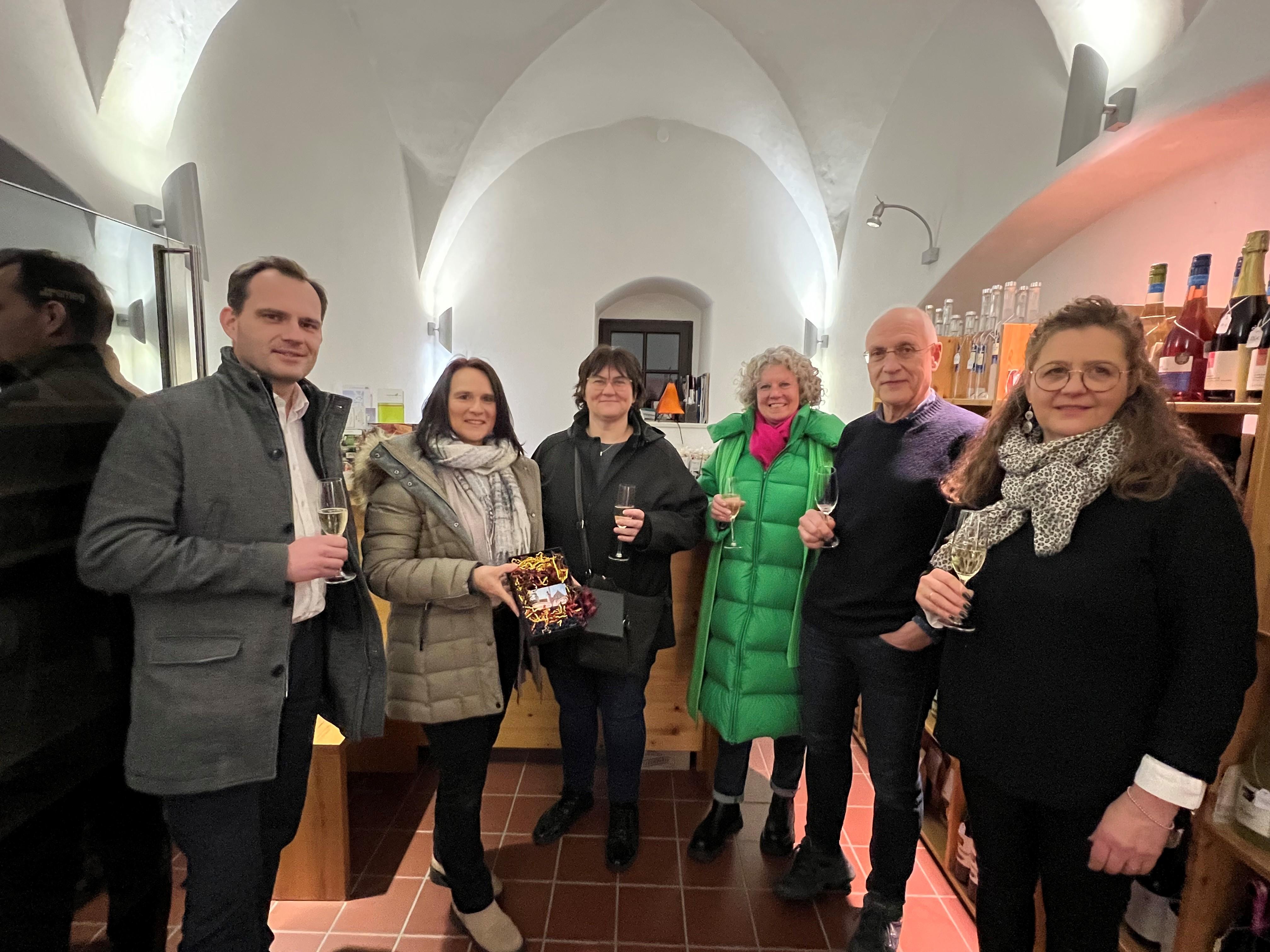 "Fremdgehen" mit Erfolg: Altdorferin räumt bei Adventskalender-Aktion ...