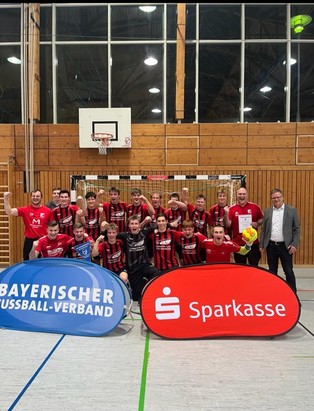 Der SSV Oberhochstatt holte den U19-Titel und geht mal wieder auf Busreise