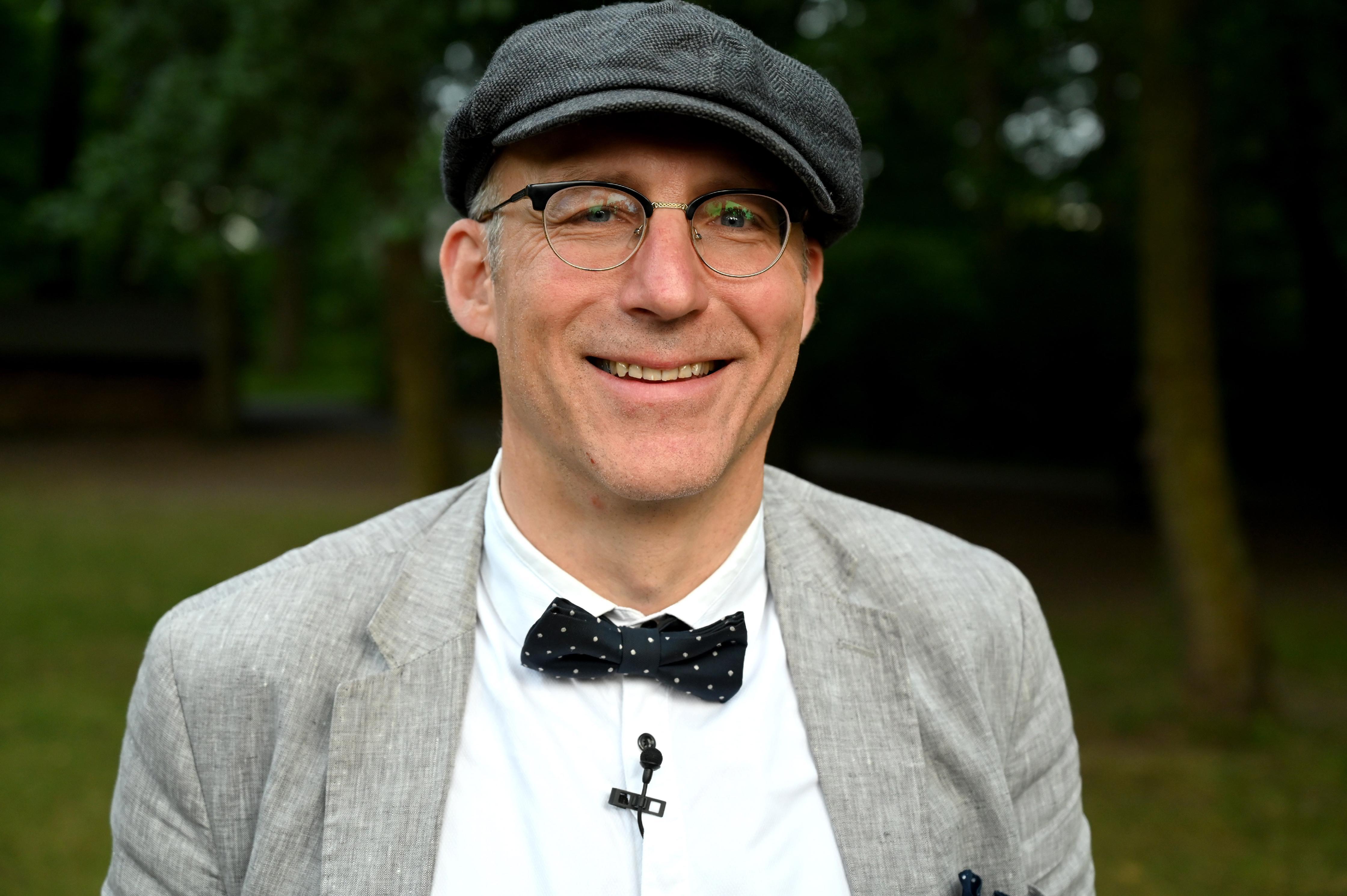 Schreiben in den Ferien: Bestseller-Autor Ewald Arenz zwischen Lehramt ...