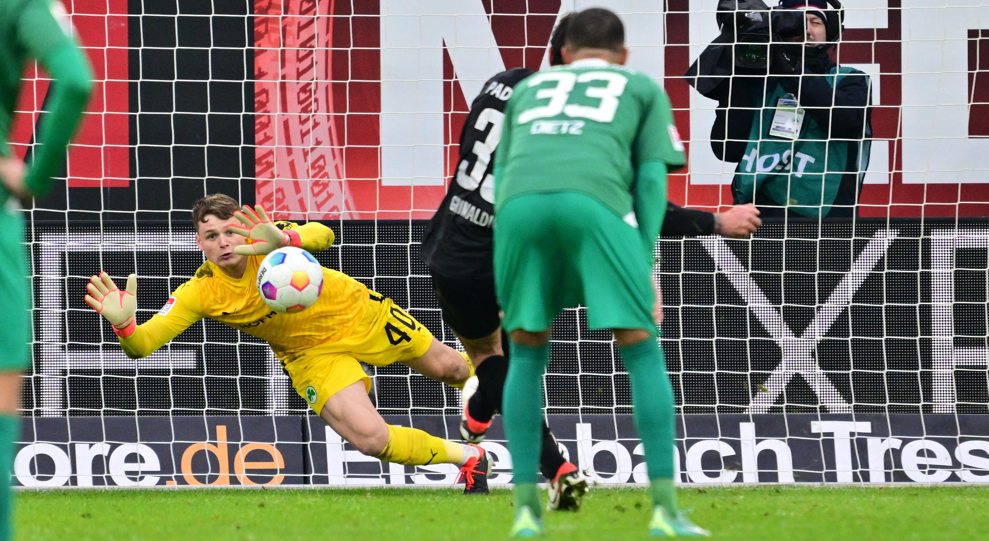 Urbig unbezwingbar, Sieb eiskalt: Kleeblatt siegt dank Einzelleistung ...