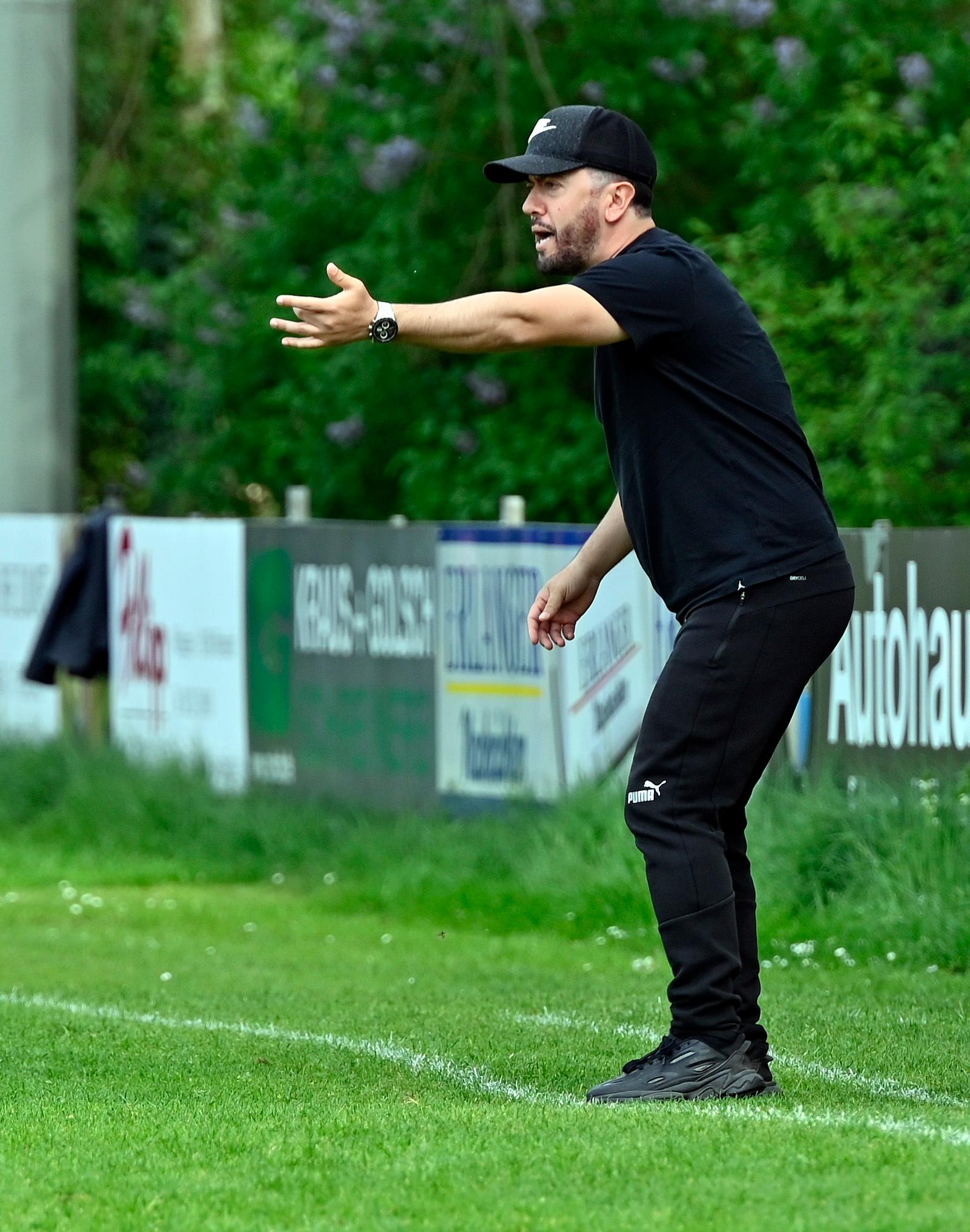 Bllaca bleibt: Trainer der DJK Erlangen widerspricht Gerüchten