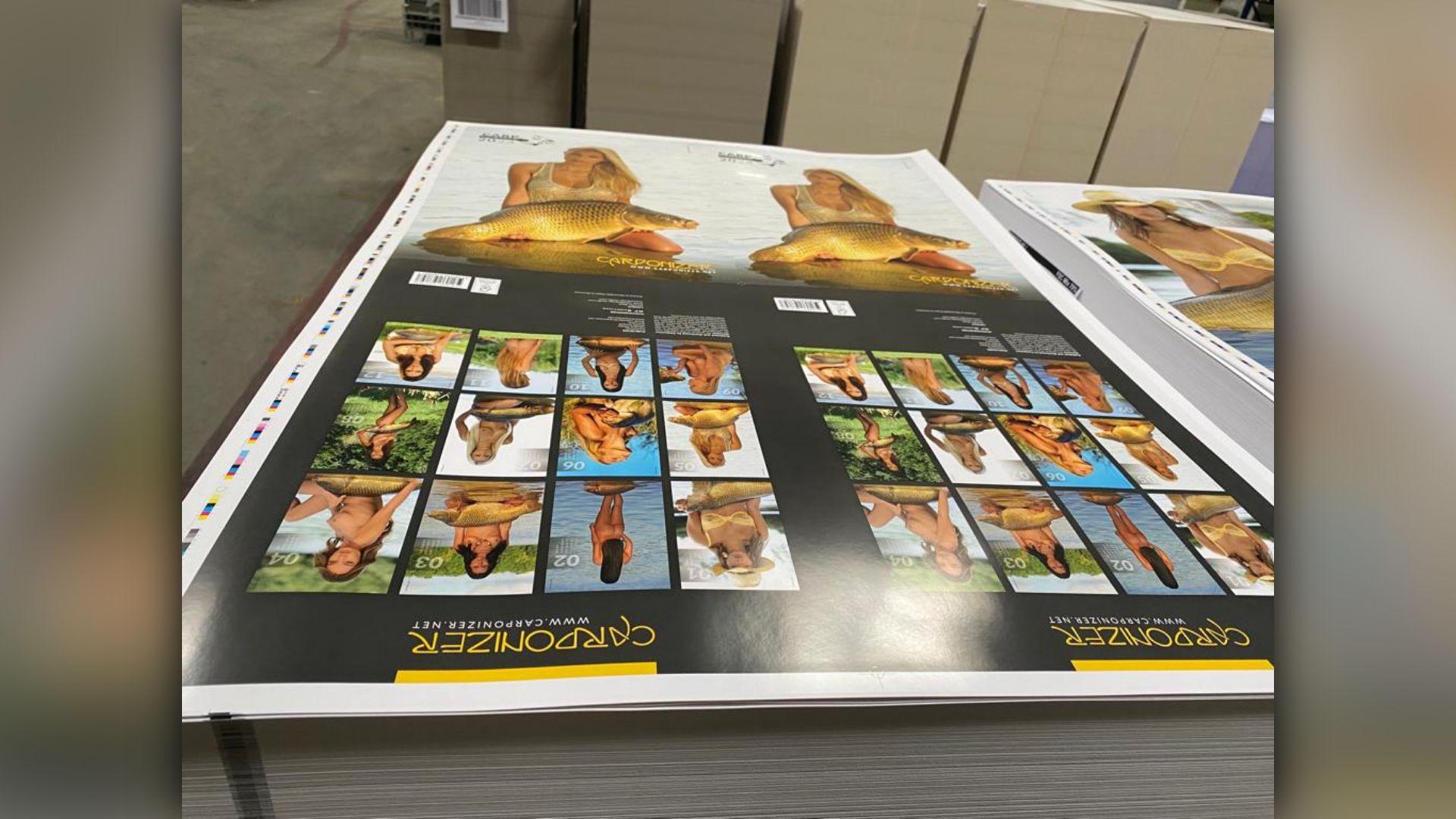 Skurrilster Bestseller des Jahres? Frivole Bilder im Karpfen-Kalender 2024