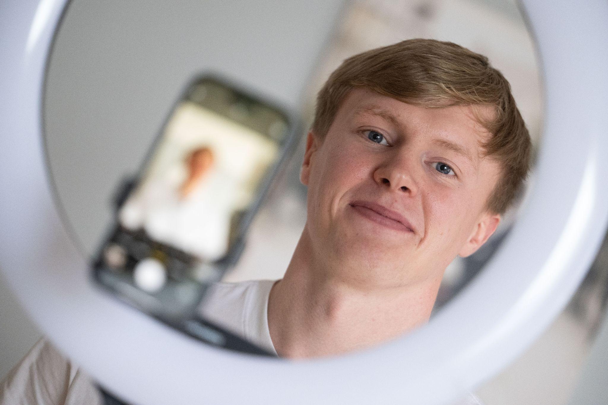 Tiktoker nimmt in kurzen Videos deutsche Sitten aufs Korn