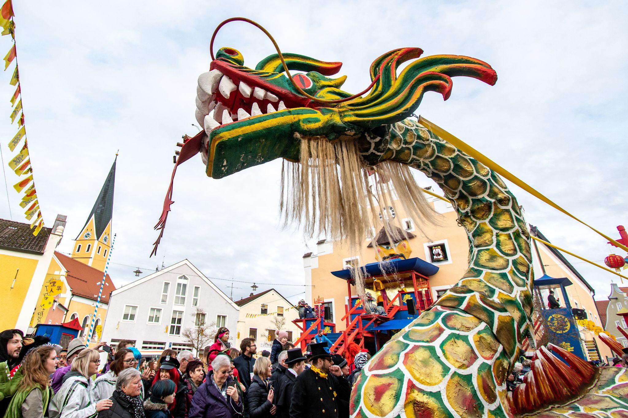 Chinesenfasching setzt auf Drachenlogos