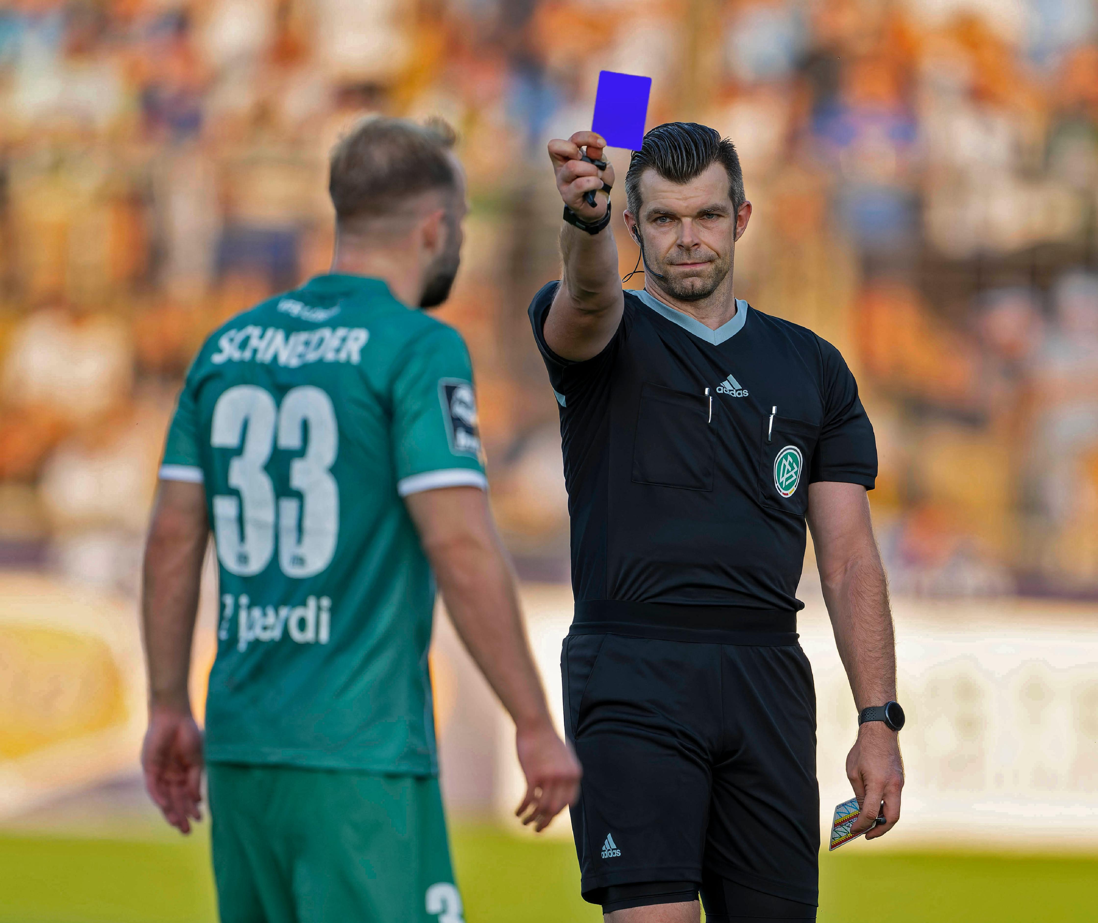 Blaue Karte im Fußball: Jetzt äußert sich die FIFA - erste Tests noch ...