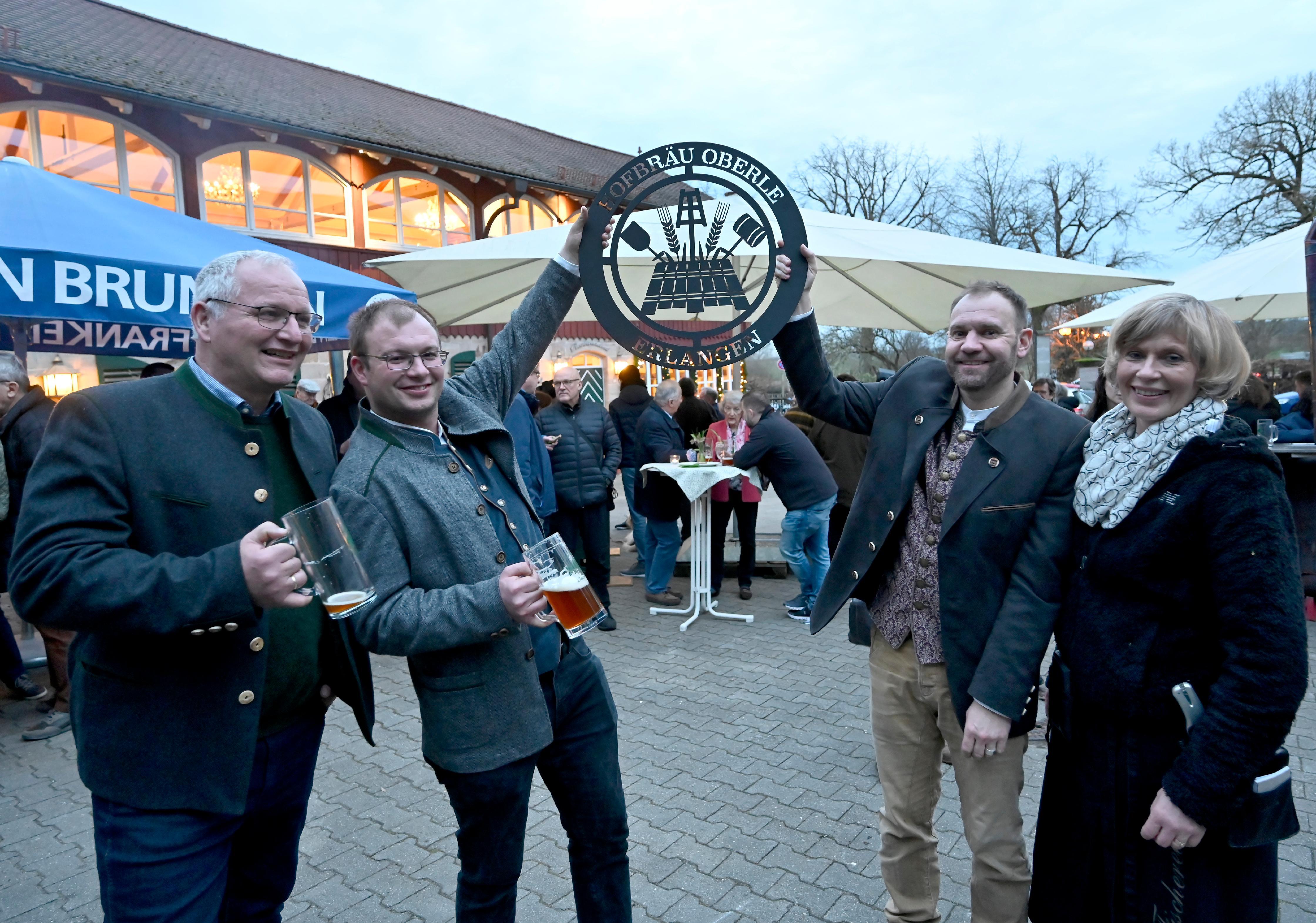 Im Gasthaus Oberle in Erlangen schon Tradition: Auf zum Biergulasch und ...