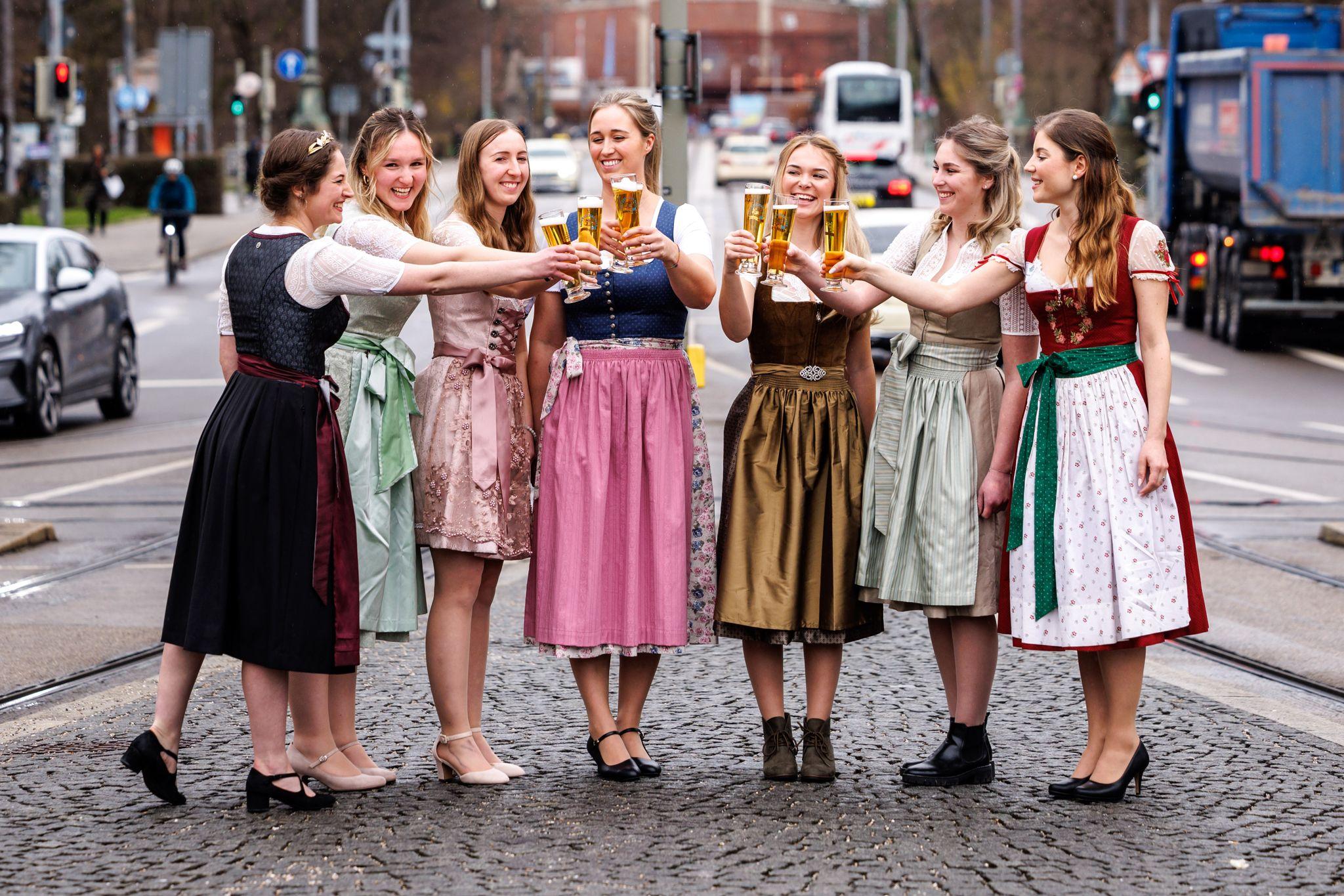 Bayerische Bierkönigin 2024: Auch 23-Jährige aus Gräfenberg mit unter ...