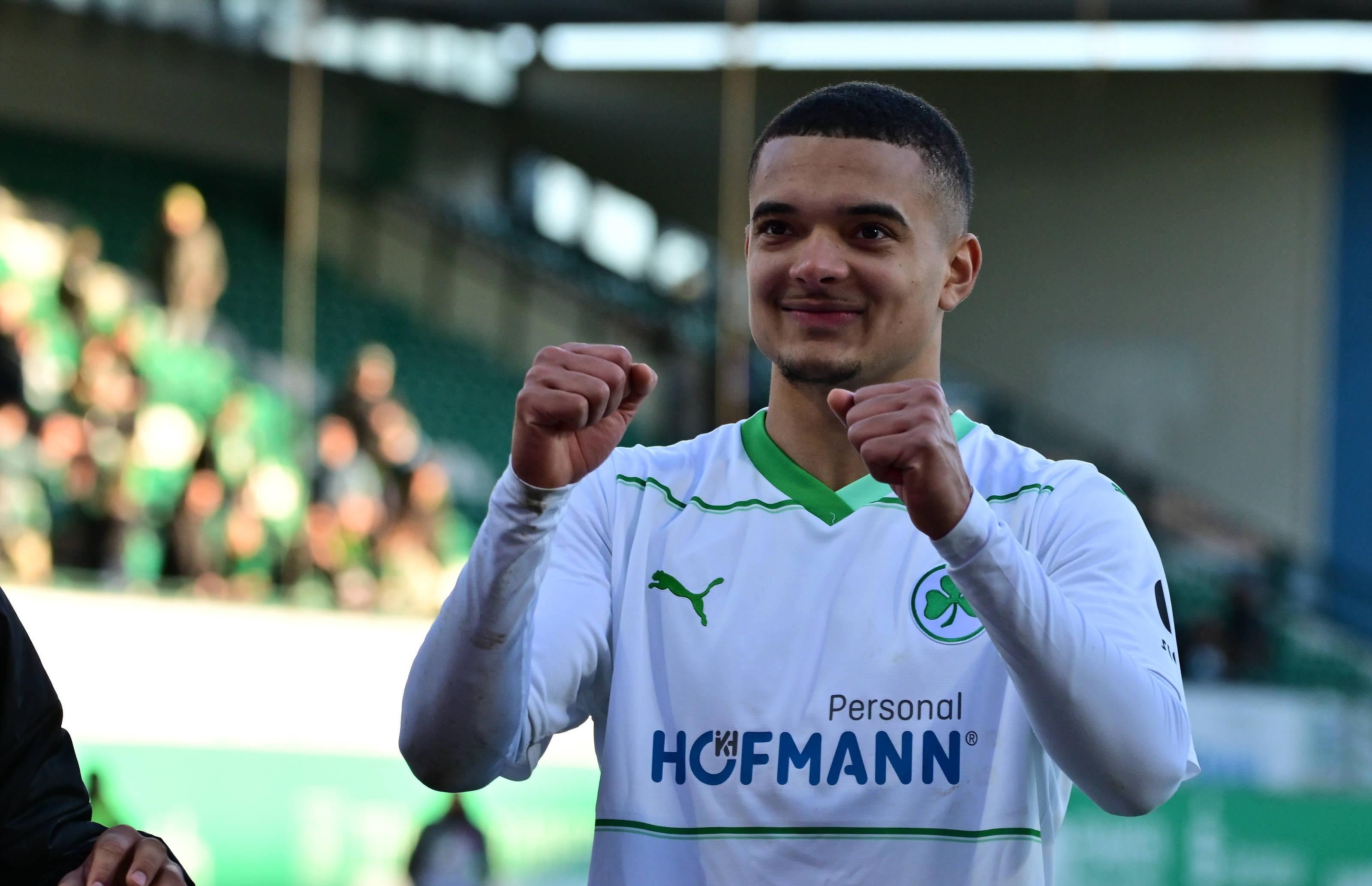 "Großartige Entwicklung": Kleeblatt verlängert vorzeitig Vertrag mit ...