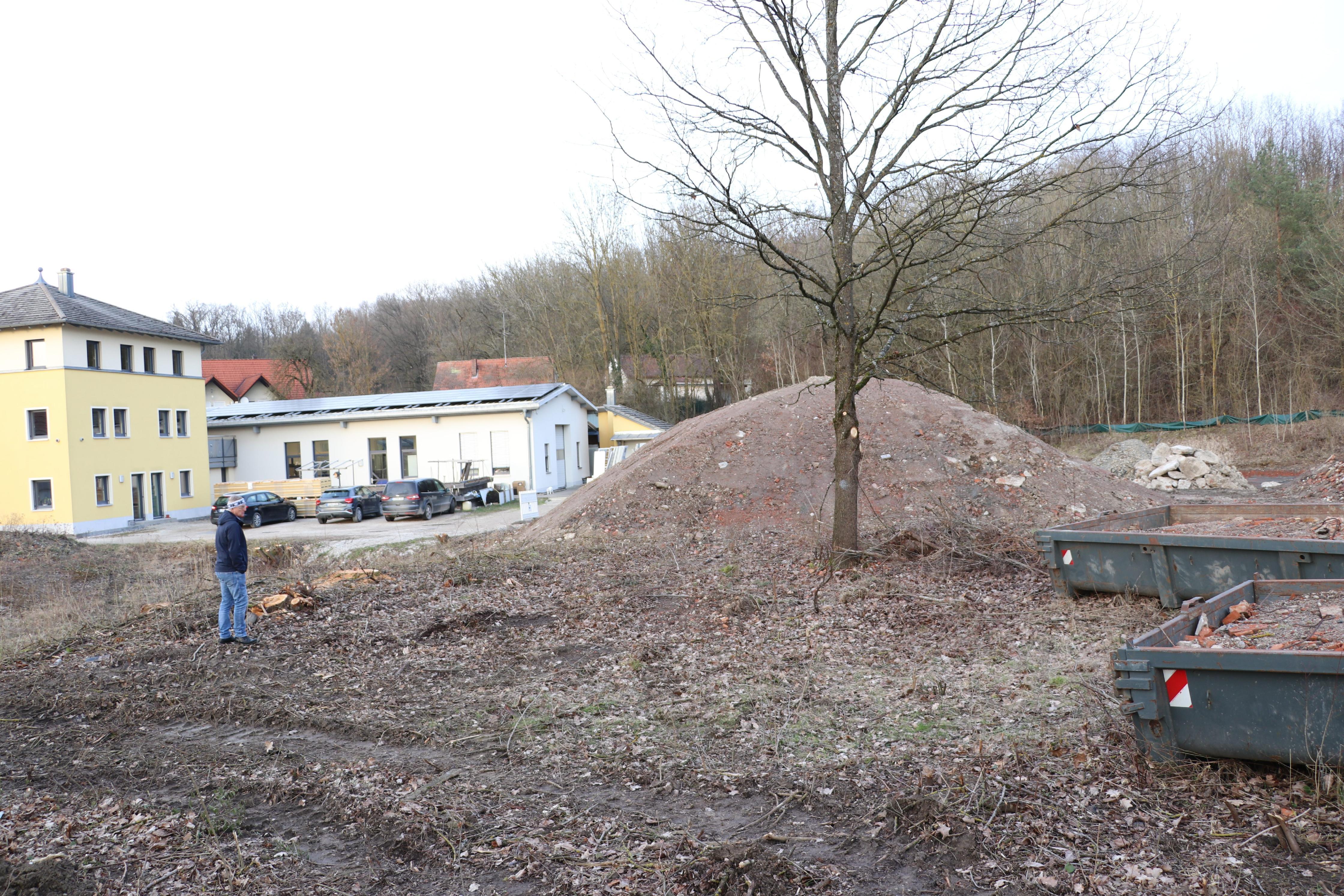 Wohnhäuser auf dem Areal der Alten Ziegelei in Unterstürmig biegen auf ...
