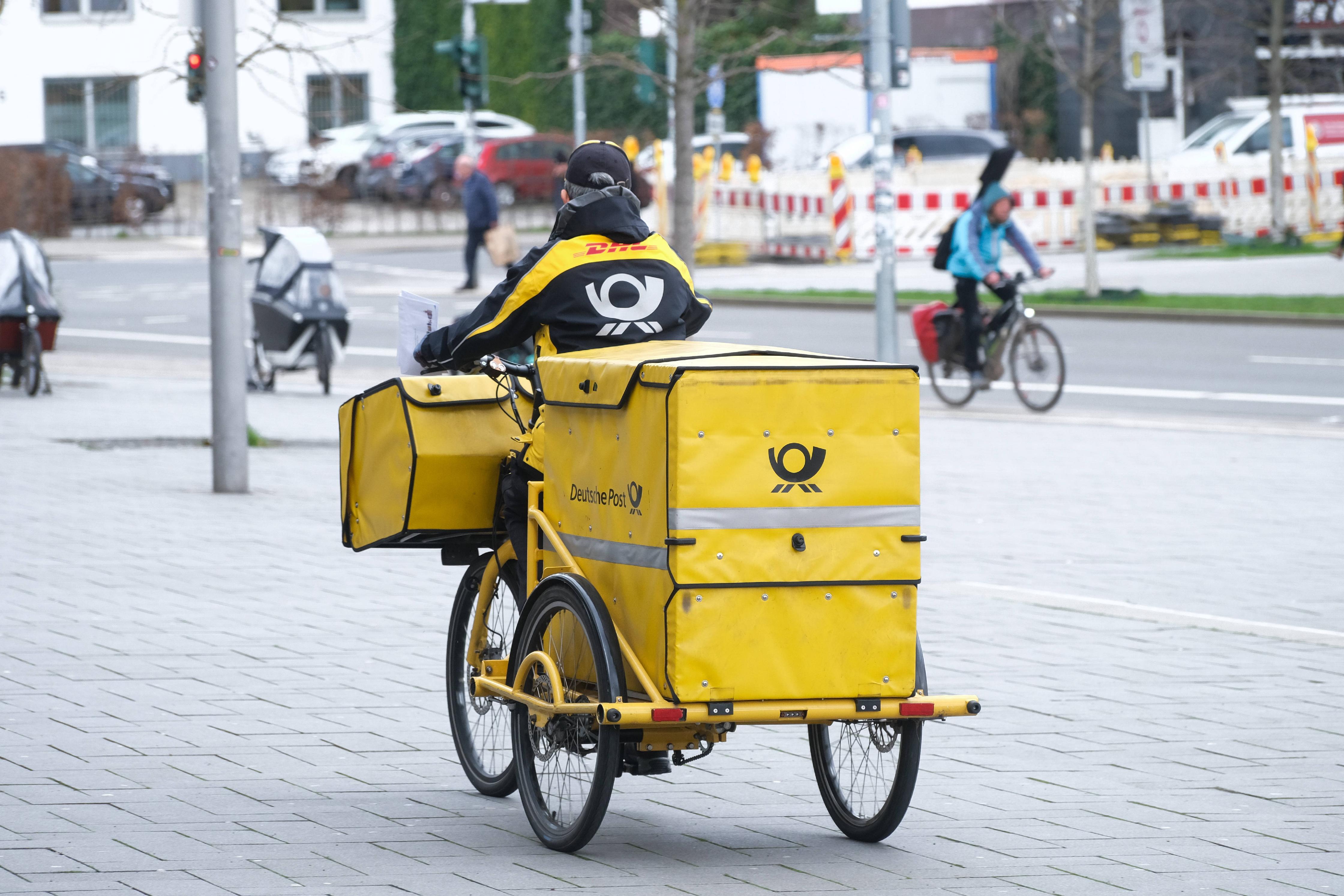 Sächsischer Postbote verbrennt kistenweise Briefe, um früher Schluss zu ...