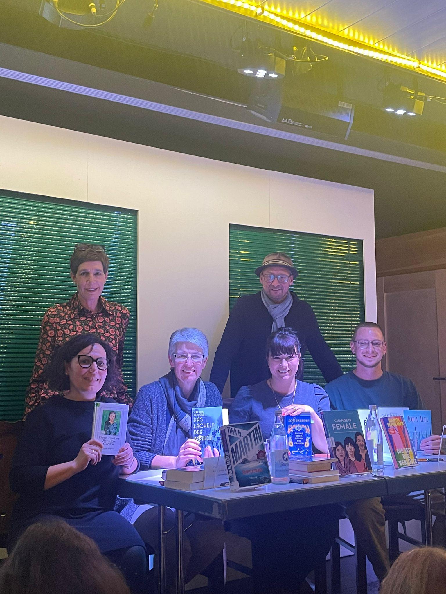 Wer liest, genießt: Die Lesetipps des Weißenburger literarischen Sexetts