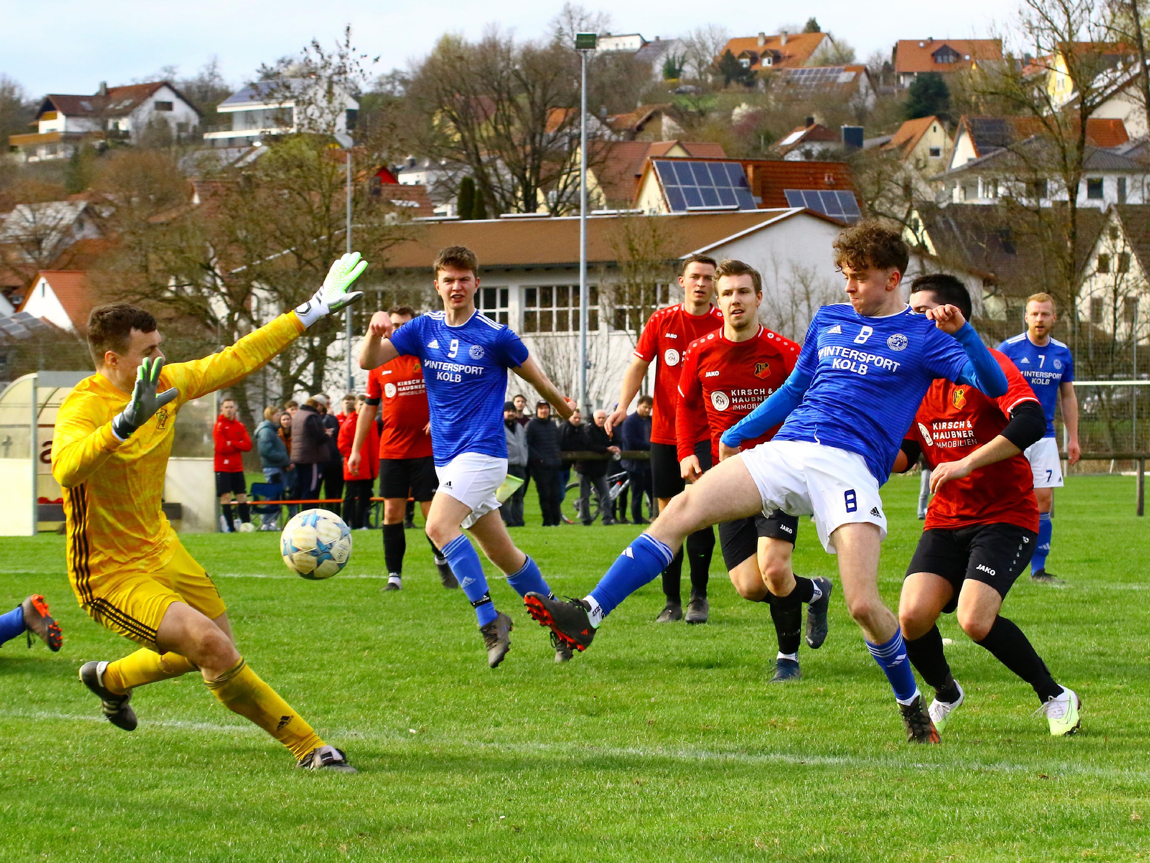 Der SV Rasch feiert seinen zweiten Saisonsieg, Altdorf gewinnt souverän