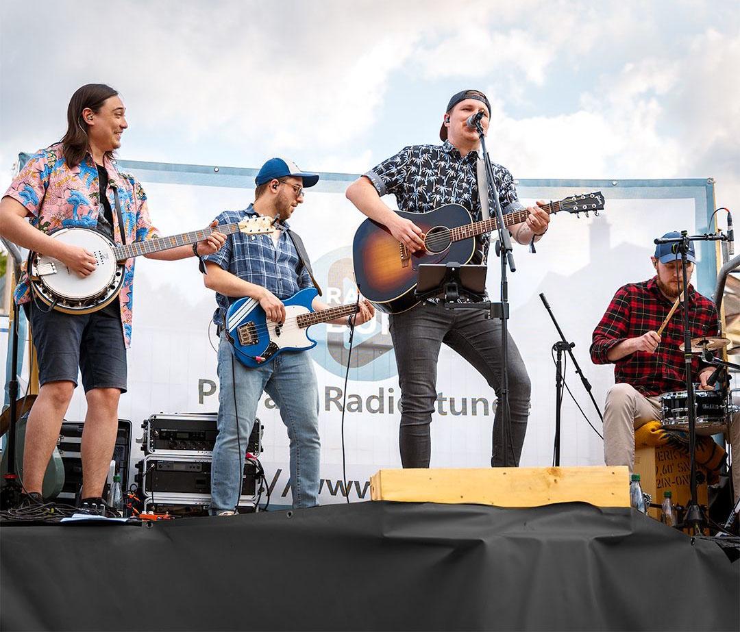 Country Band PEZ mit Leadsänger Peter Geyer gibt ein Konzert in der ...