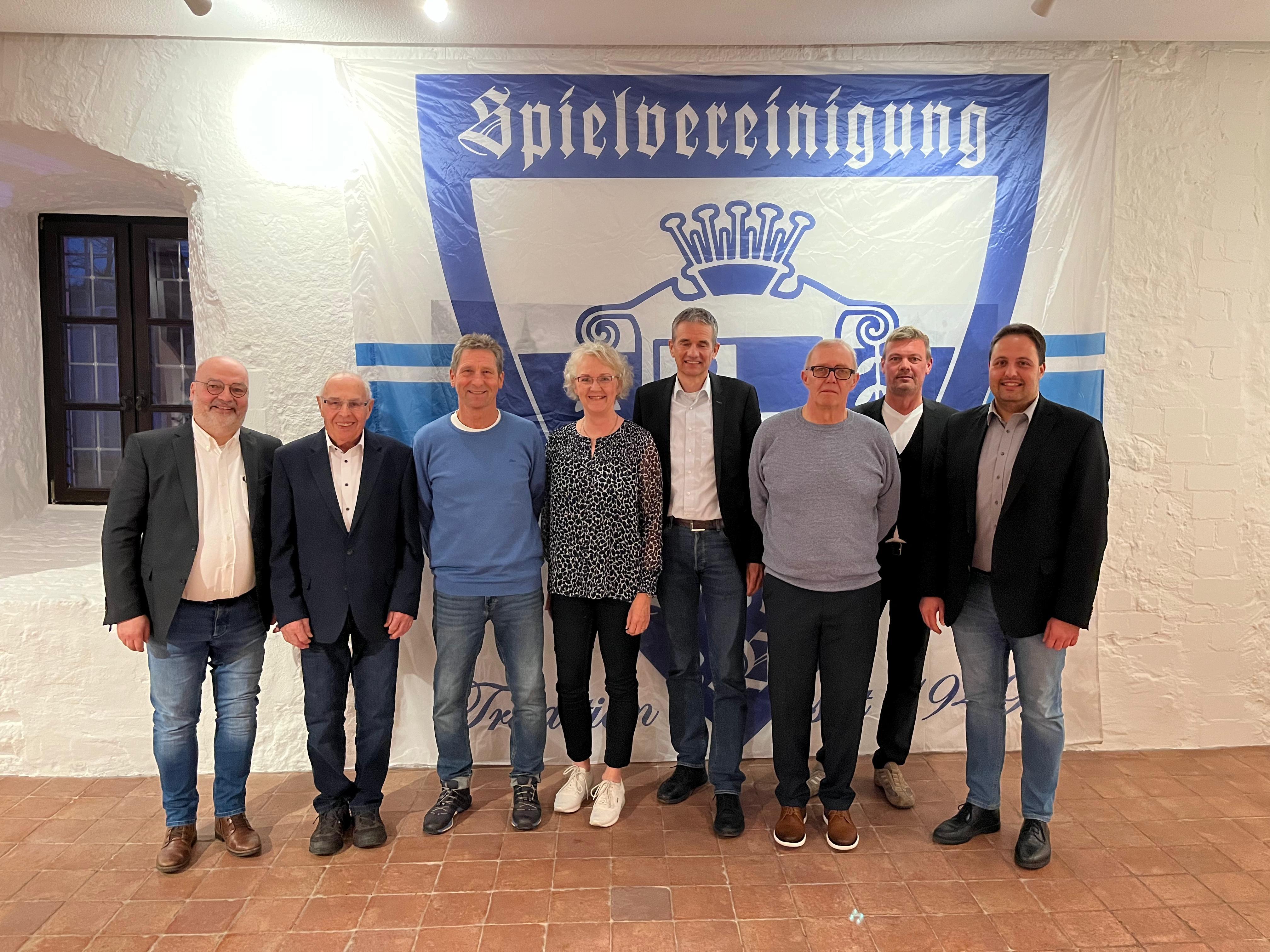 75 Jahre Einsatz für Sport: SpVgg Roth feiert Jubiläum - und bekommt ...