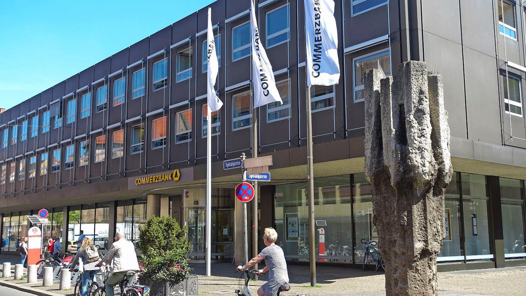 Commerzbank Nürnberg: Kunden parken ihr Erspartes lieber auf dem Sparkonto