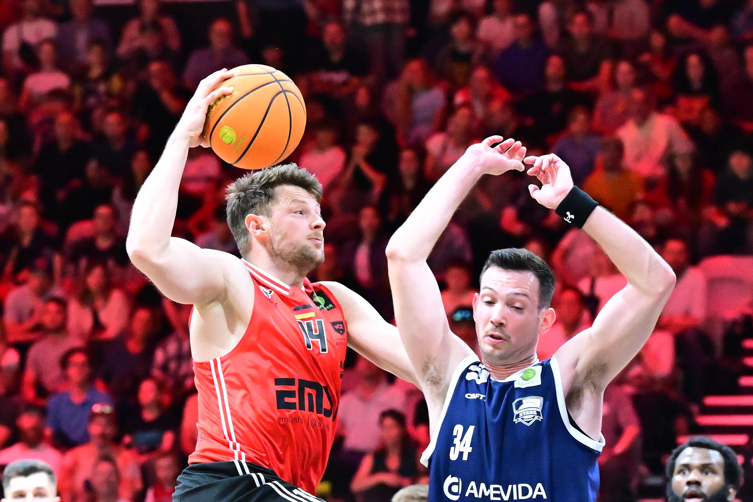 Durch ein 78:69 gegen die SparkassenStars Bochum sichern die Nürnberg ...