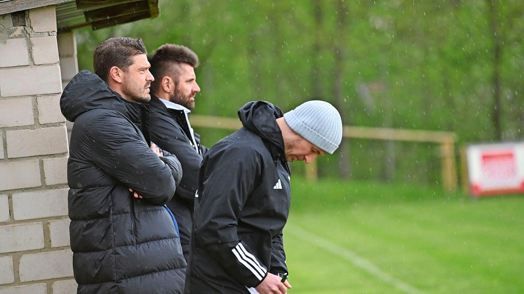 Nach der Entlassung von Trainer Karim Farhan kommt der SC 04 in ...