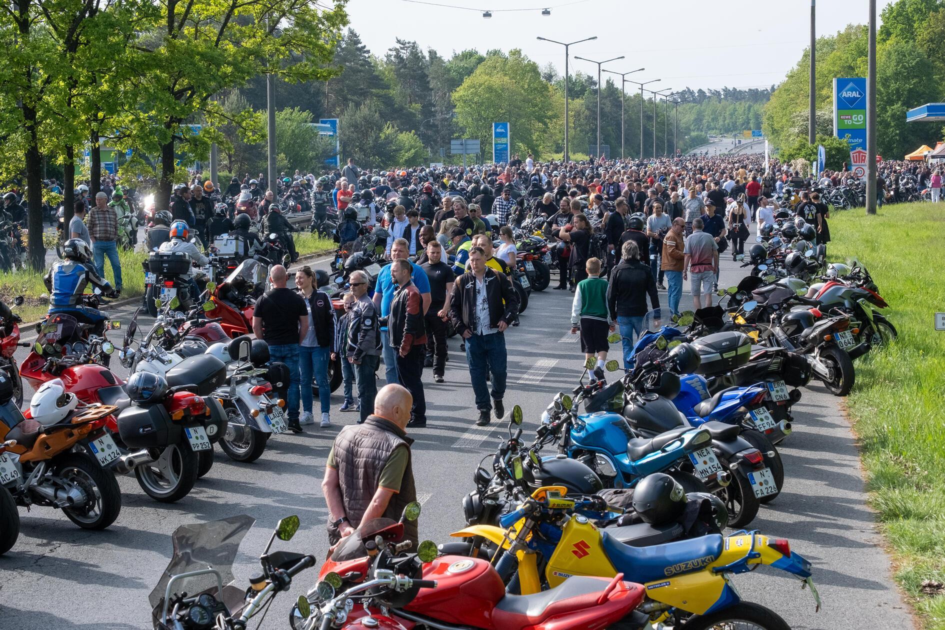 Die Bilder zum Rekord-Event: 25.000 Biker treffen sich in Nürnberg zur ...
