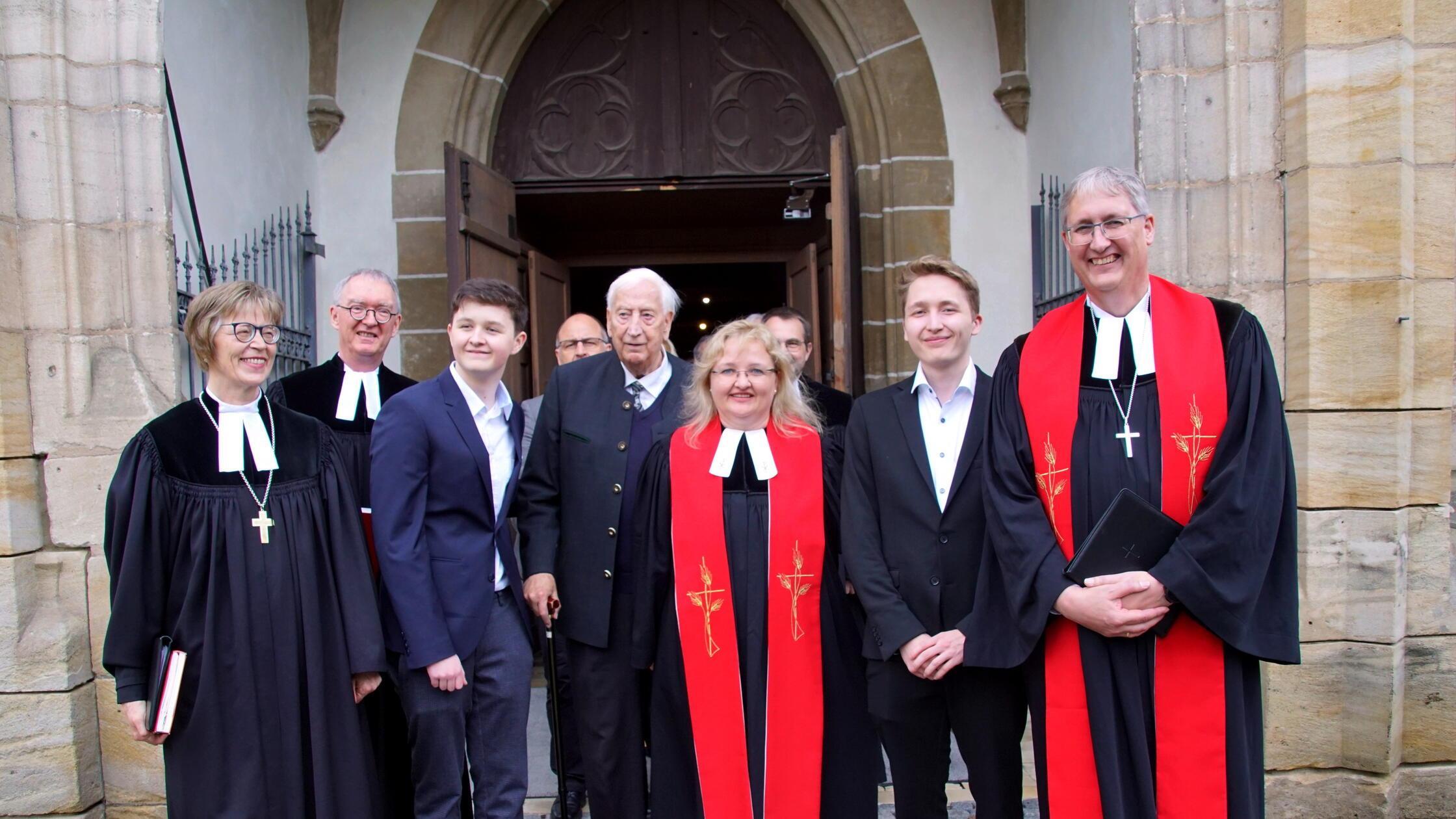 Christian Aschoff wurde als neuer Dekan von Gunzenhausen in sein Amt ...
