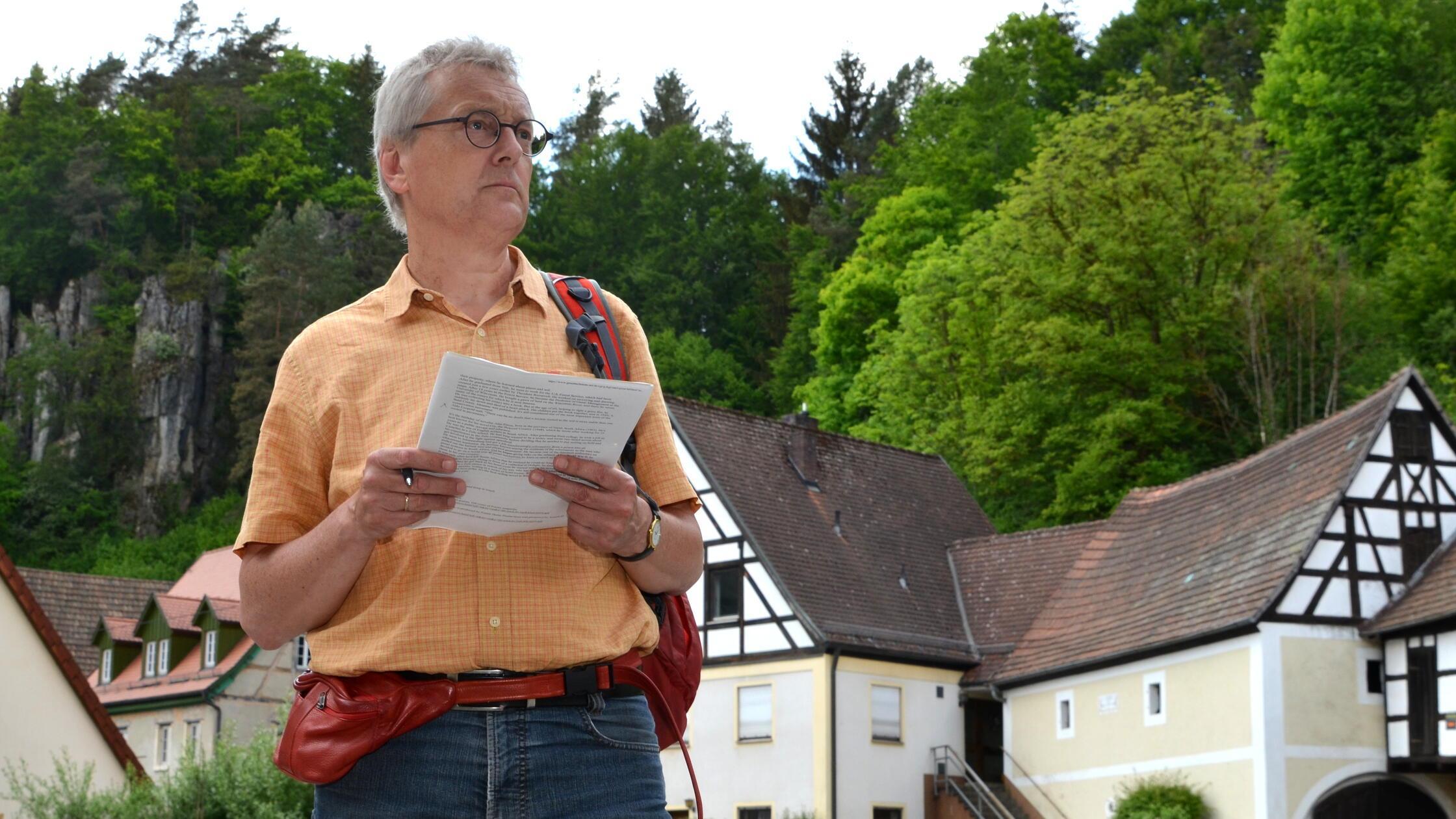 „Edzerdla hammers“: Helmut Haberkamm reimt sich fränkisch voran