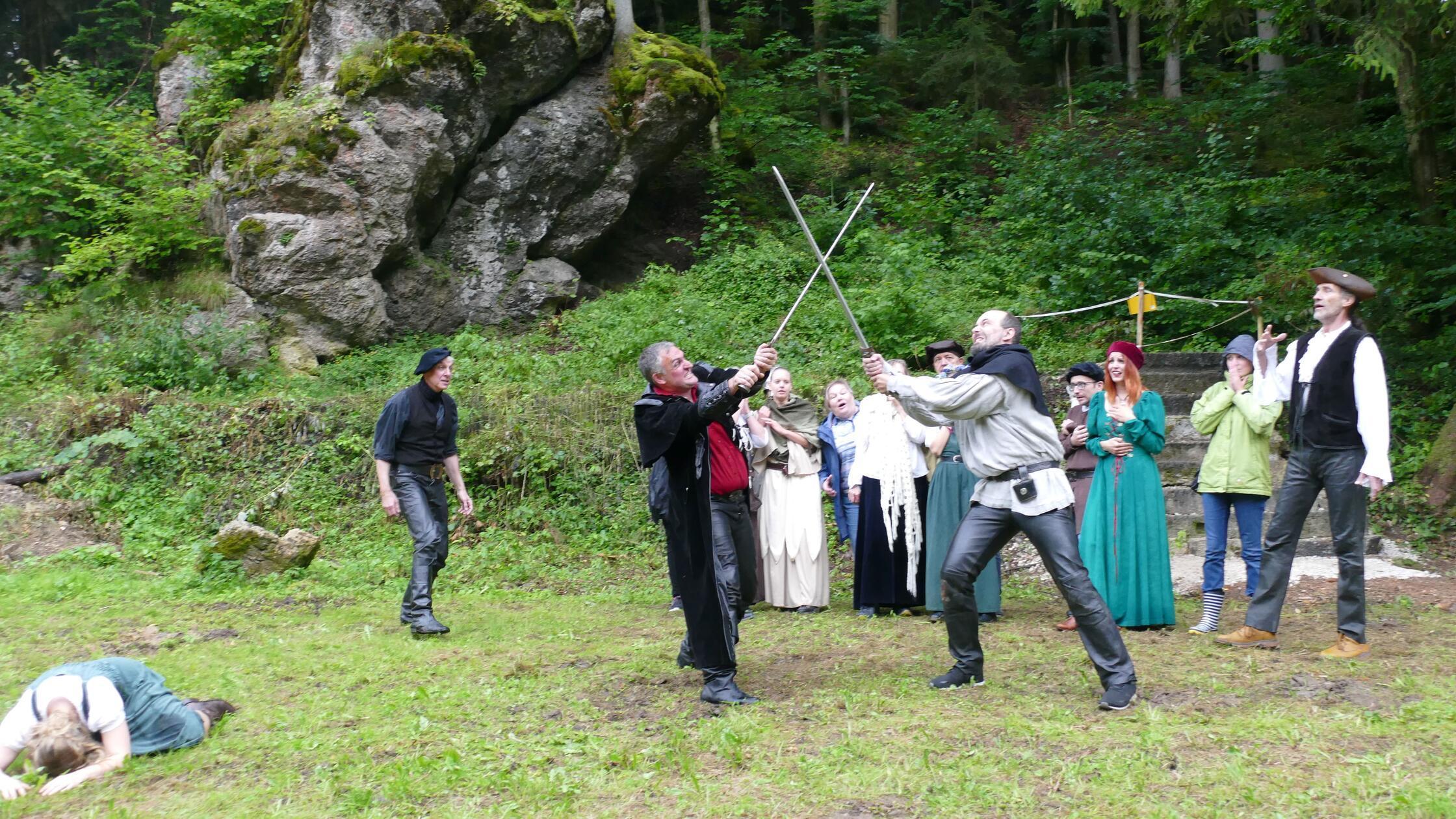 Für die Faust-Festspiele 2024 im Klumpertal bei Pottenstein steht das ...