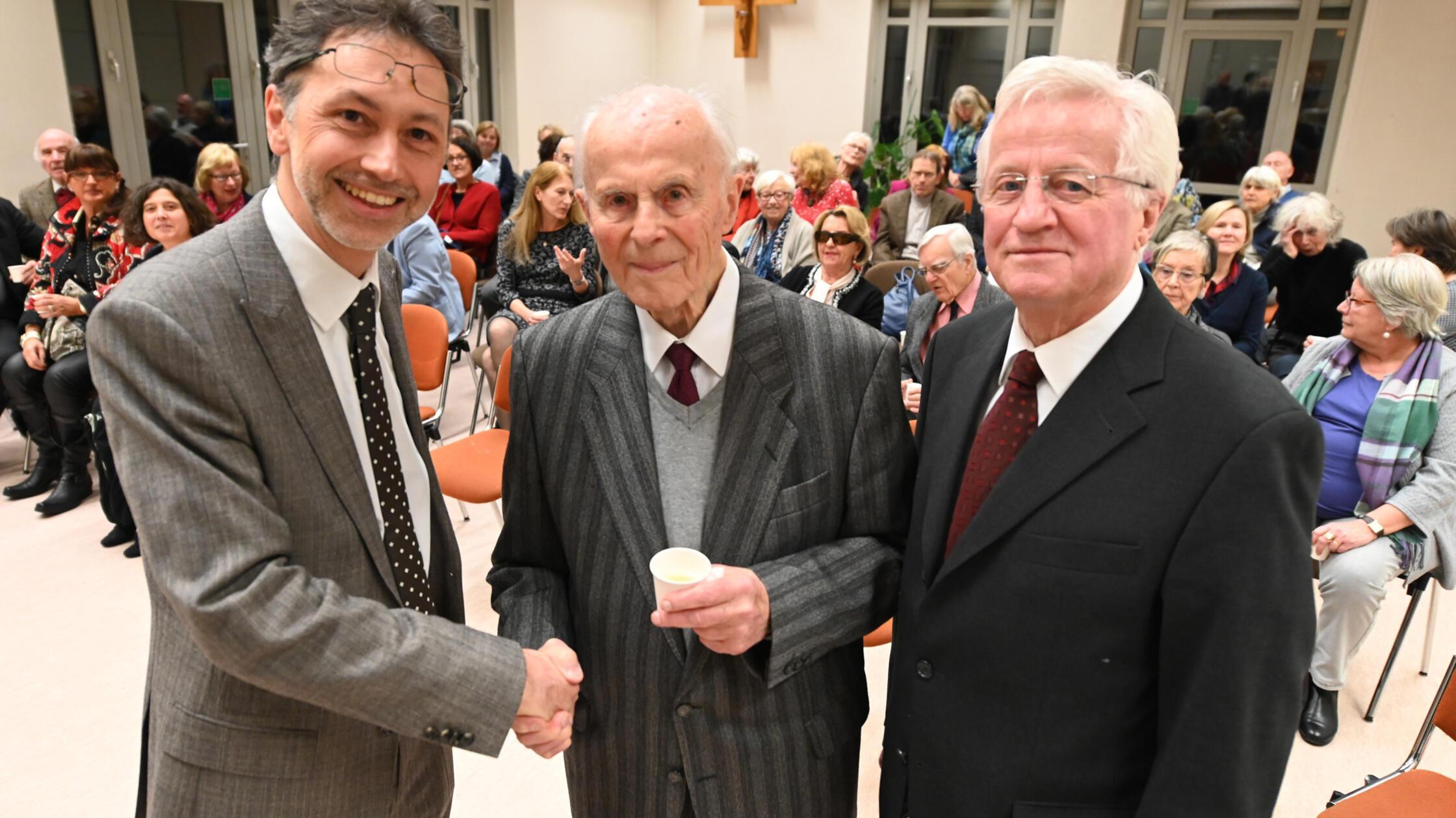 Engagierter Kulturvermittler: Der Sprachen-Dozent und Dolmetscher ...