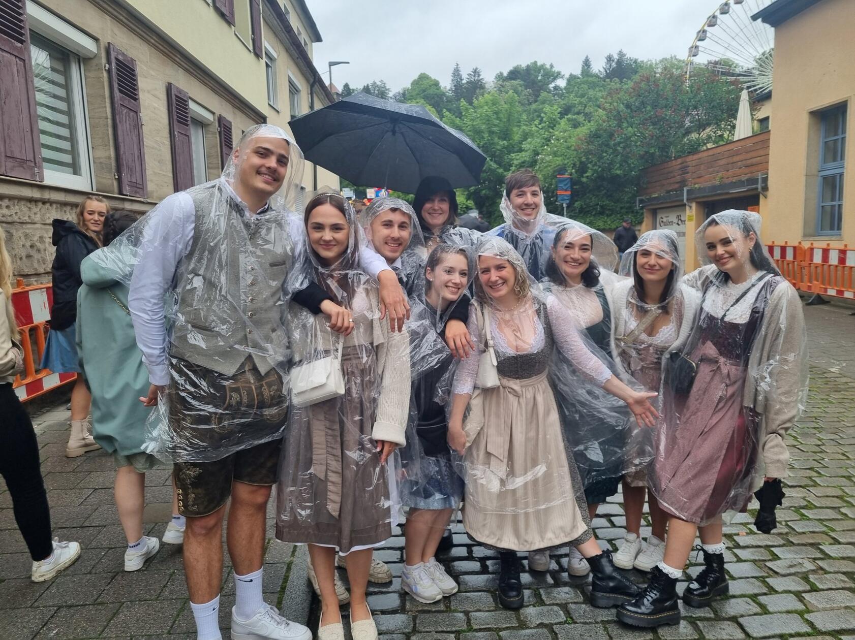 Berch trotz Regen: Diese Keller auf der Bergkirchweih Erlangen sind ...
