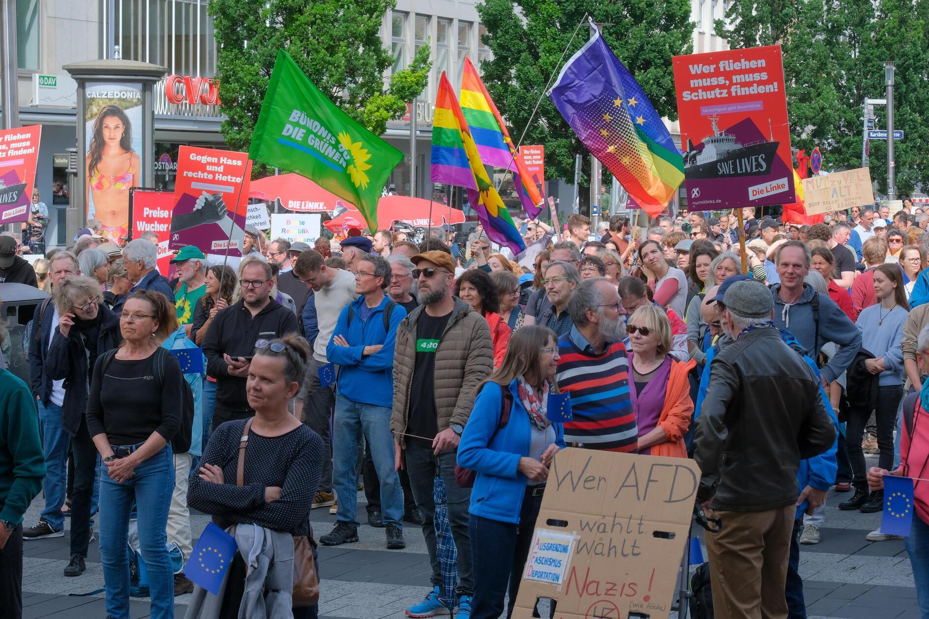 "Keine Rechtsextremen ins EU-Parlament": Wir haben die Bilder zur ...