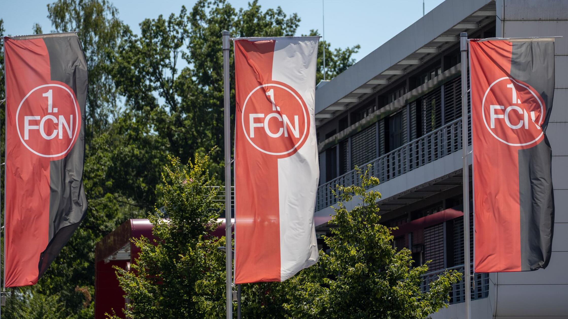 1. FC Nürnberg: Beim Club werden bei einer Auktion Fan-Artikel des 1 ...