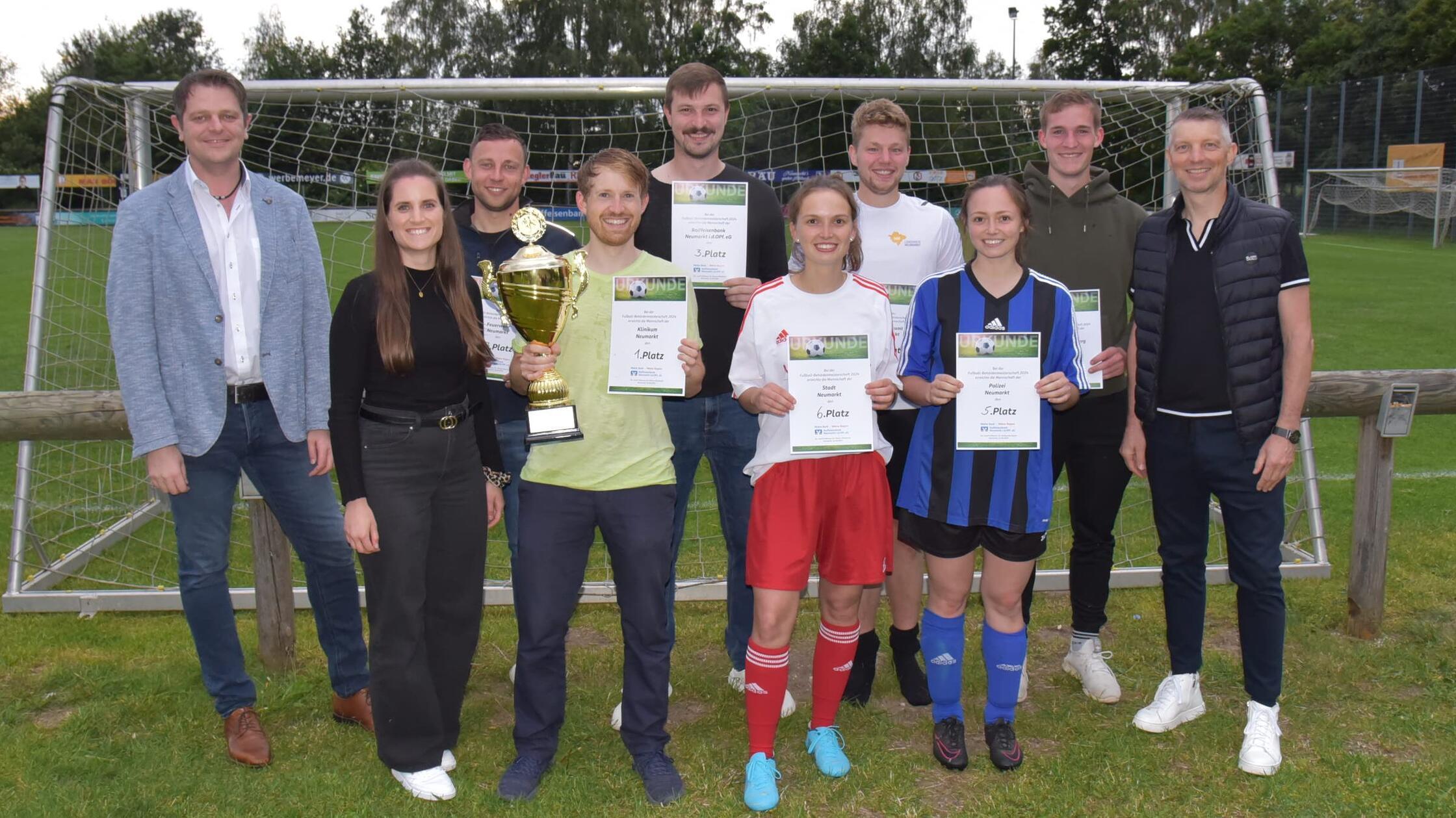 Neumarkt: Klinikum gewinnt „Fußball-Behördenmeisterschaft“ - und es ...