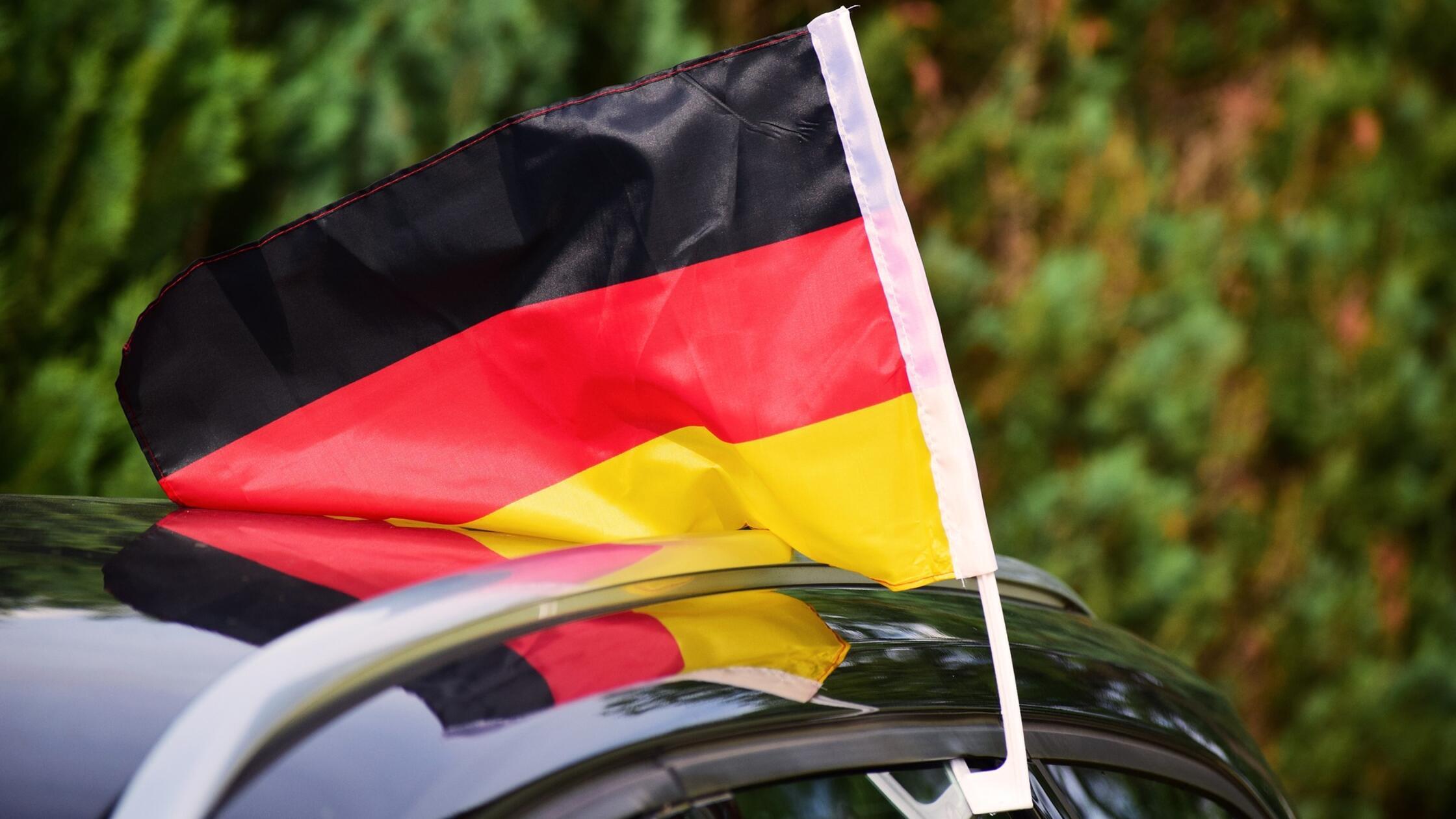 Von Autokorso bis Fan-Deko: Was Autofahrer zur Fußball-EM 2024 wissen ...