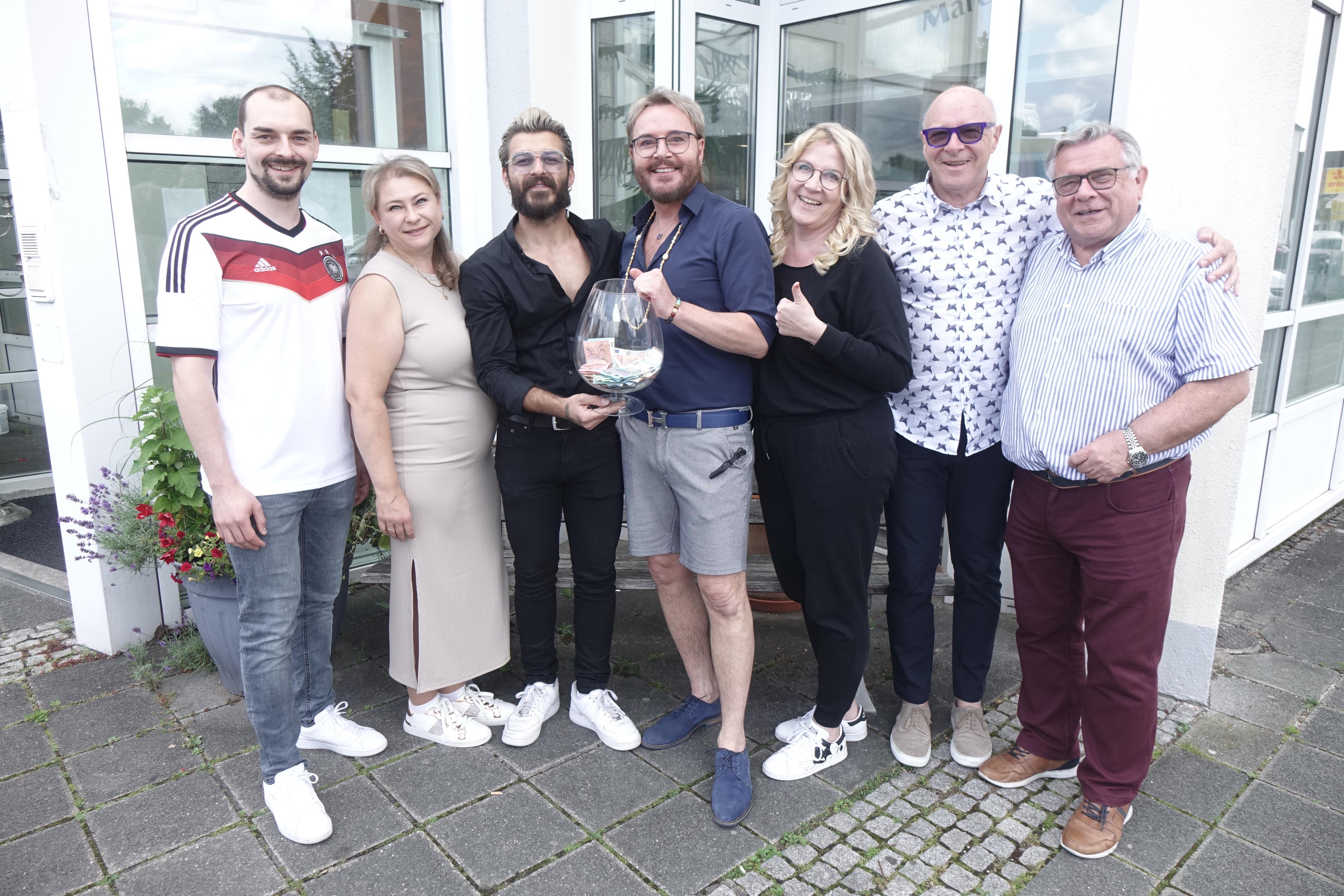 Ein voller Erfolg: Promi-Friseur Marcel Schneider sammelt erneut Geld ...