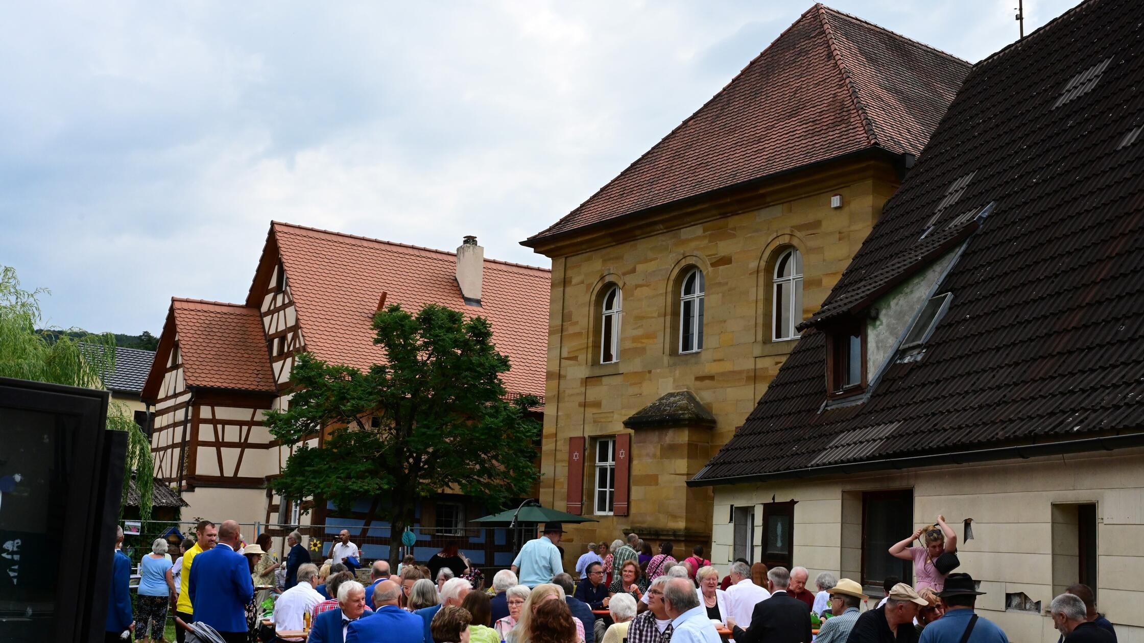Erinnerungskultur und scharfe Kritik: Vor 30 Jahren wurde die Synagoge ...
