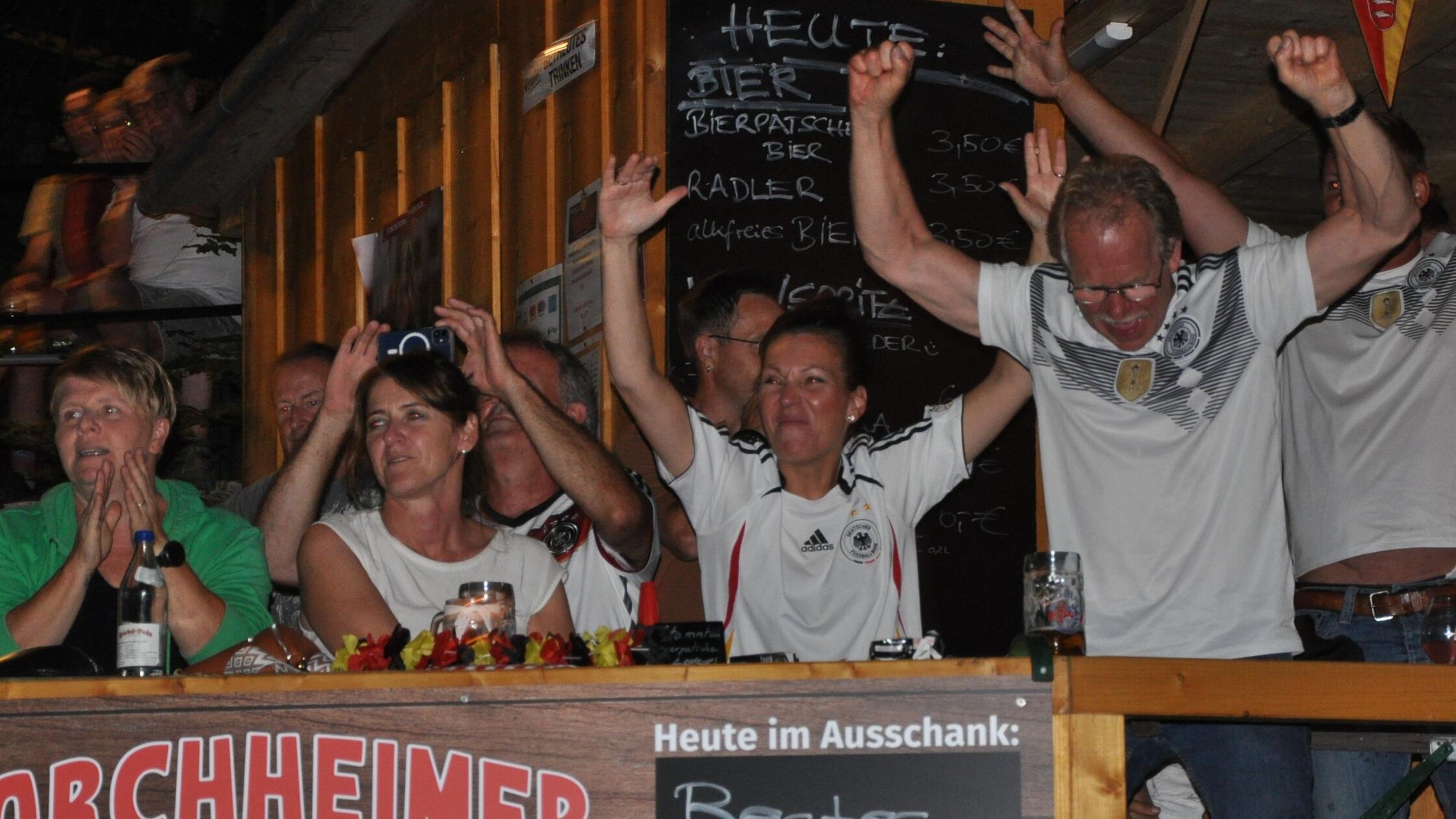 „Schland“ tanzt im Kellerwald: So wurde das EM-Achtelfinale in ...