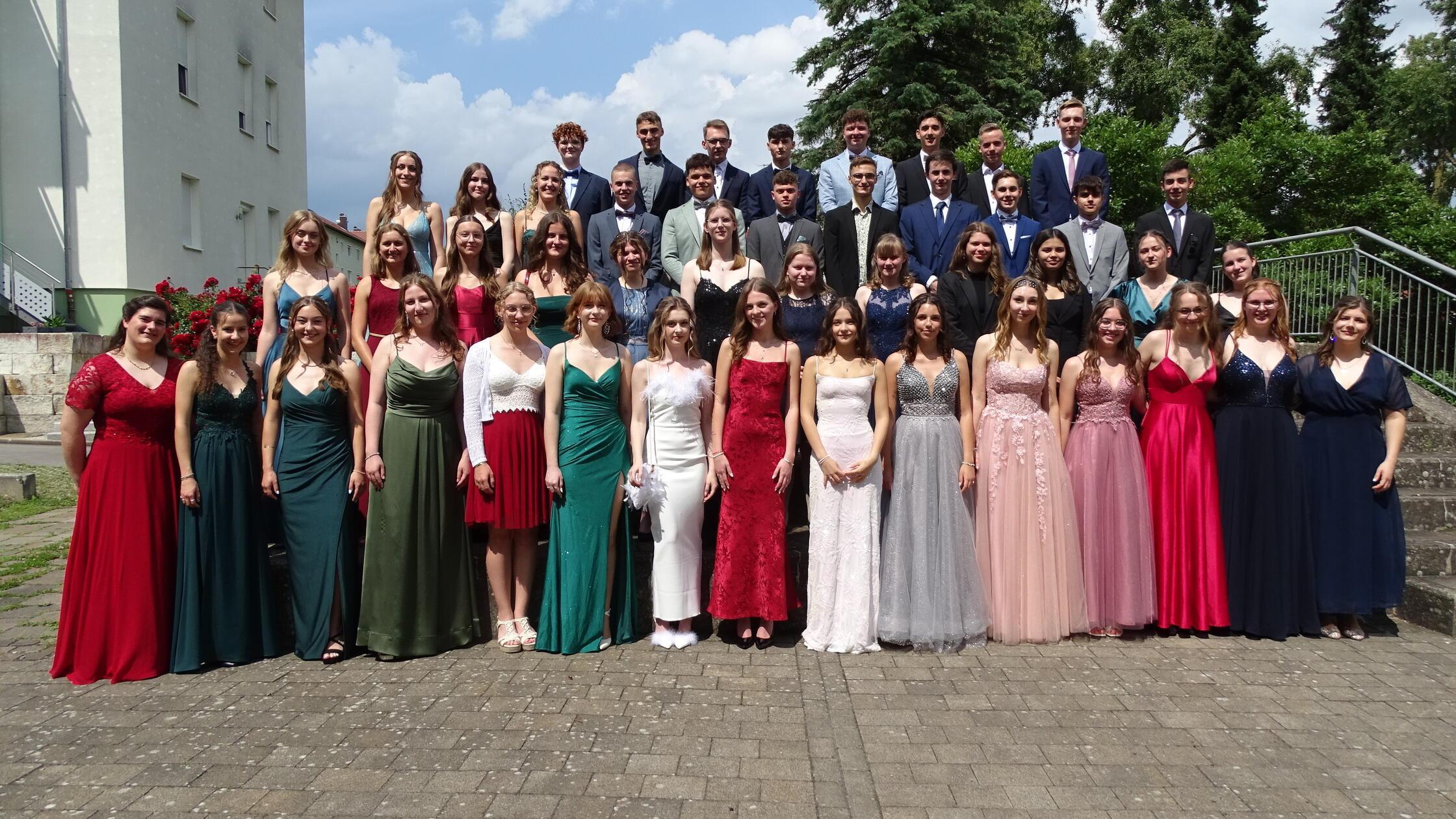 Abitur 2024 in Treuchtlingen: 48 Schüler der Senefelder-Schule haben ...