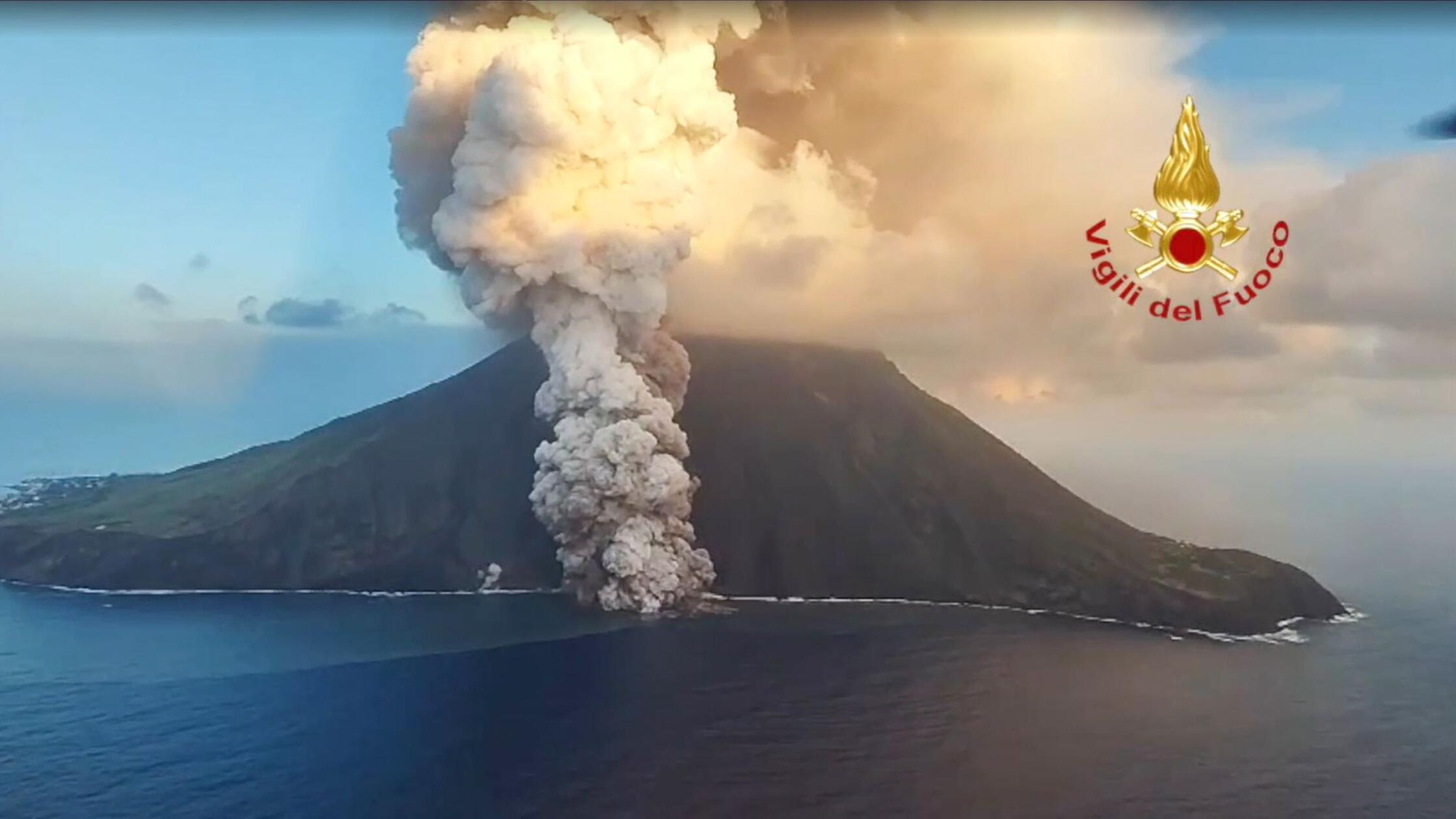 Stromboli kommt nicht zur Ruhe - Auch Ätna spuckt