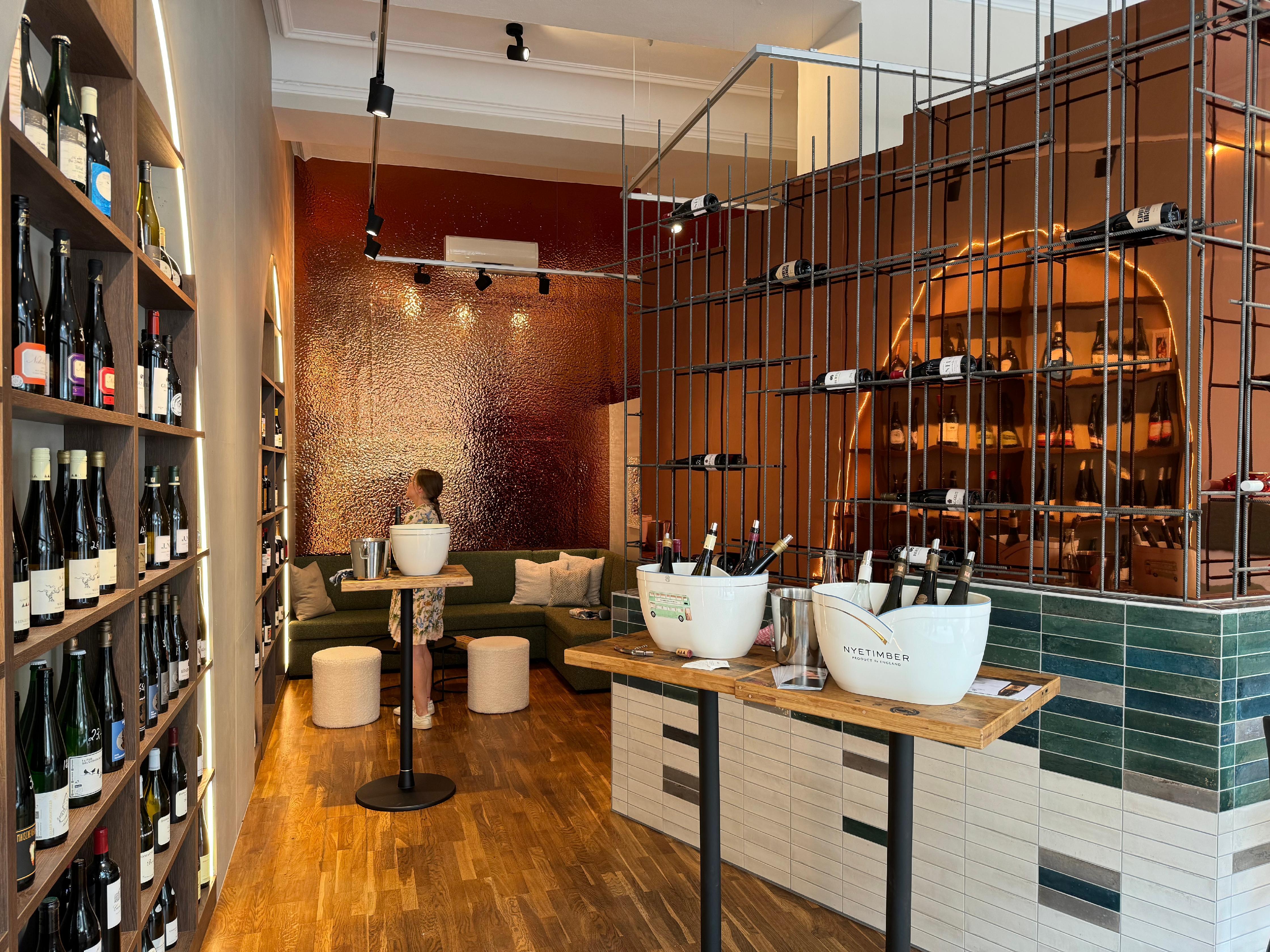 Neues Leben am Nürnberger Weinmarkt: So sieht die "075 Weinbar" aus