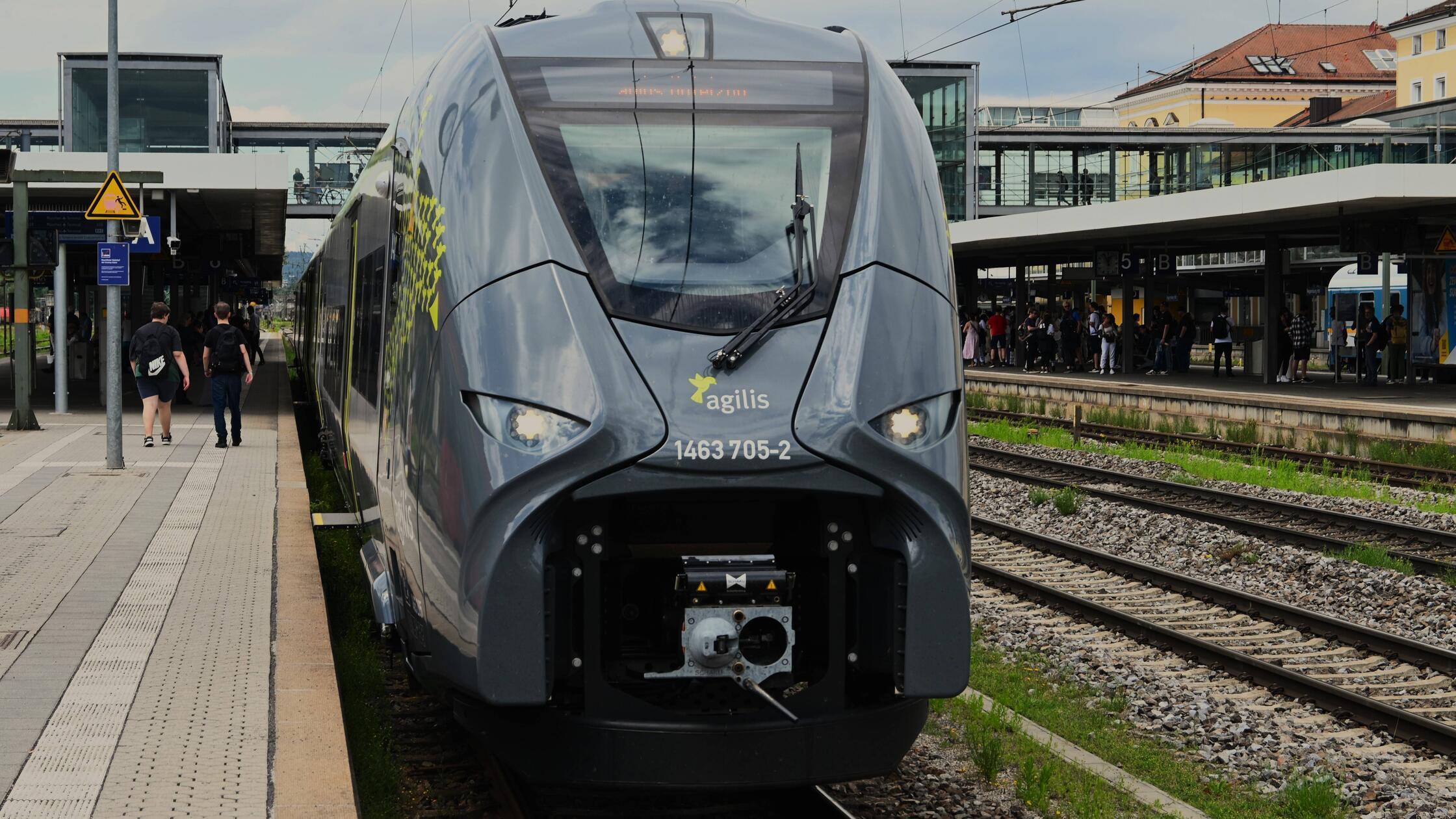 Als Regionalexpress Nürnberg, Neumarkt, Regensburg sowie als ...